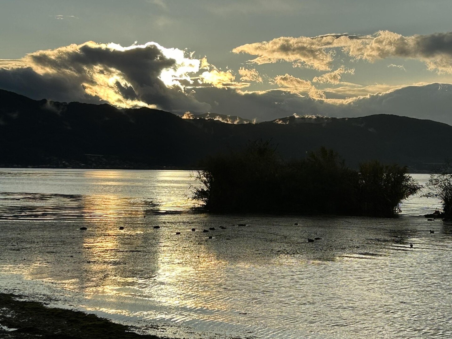 諏訪湖畔をぶらり。いい感じな夕焼けでした... / yasuさんのモーメント | YAMAP / ヤマップ