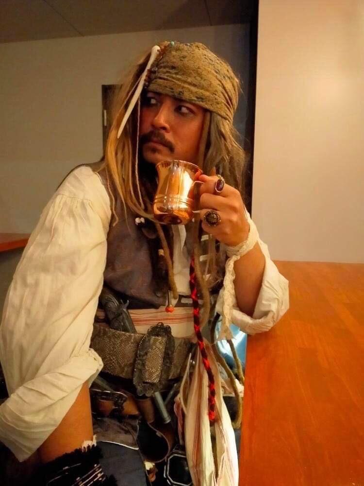 近所 の BAR にて🍸 マスター か... / Captain Jack Sparrow【町興し仮装者】さんのモーメント | YAMAP / ヤマップ