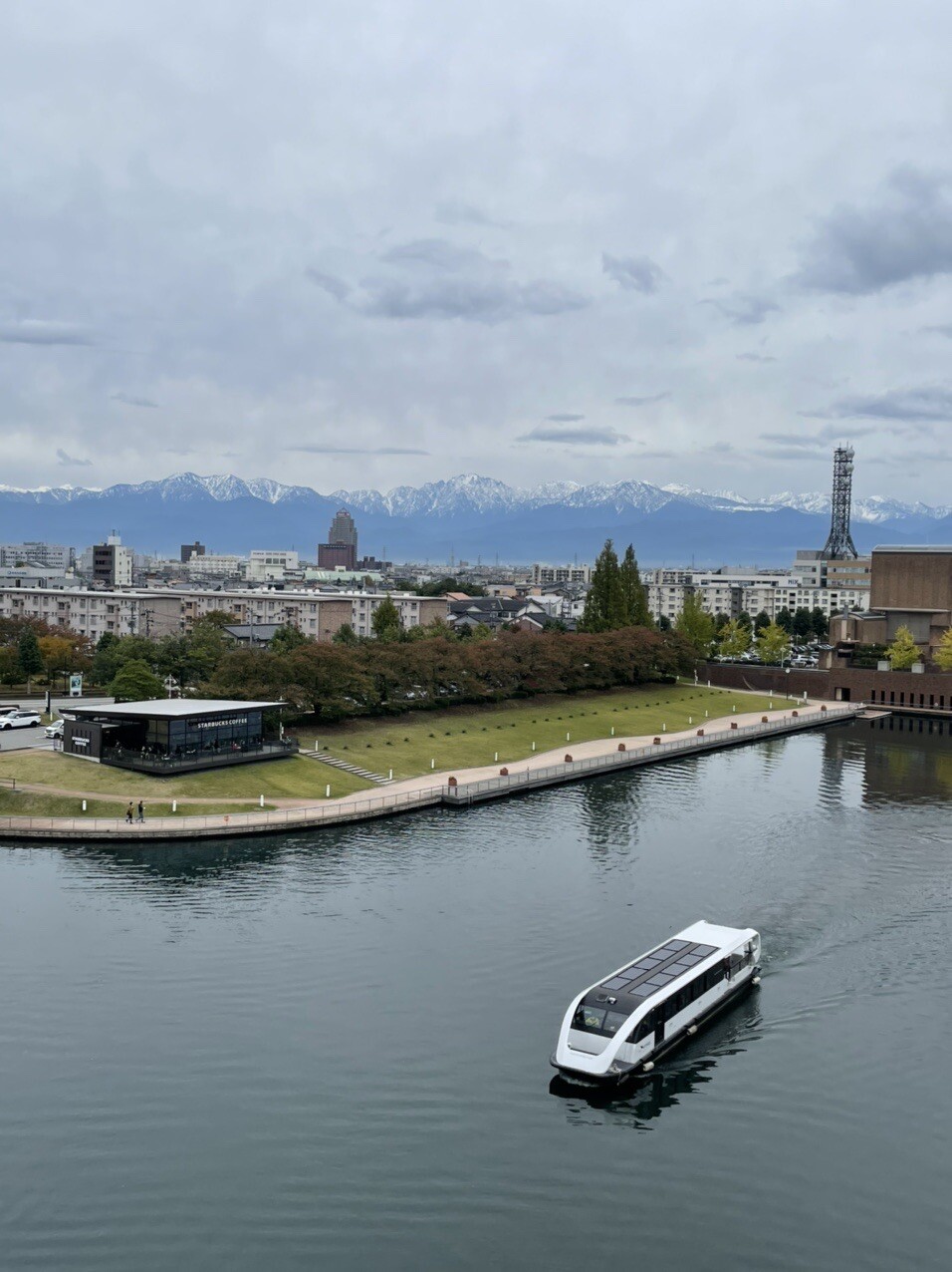 立山連峰とスタバと水上ラインのコラボ♪ / mochiさんのモーメント | YAMAP / ヤマップ