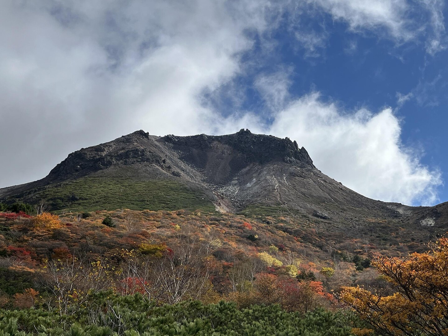 那須岳で紅葉・暴風・温泉・西川エアー / Nano Yamazukiさんの茶臼岳（那須岳）・三本槍岳・赤面山の活動日記 | YAMAP / ヤマップ