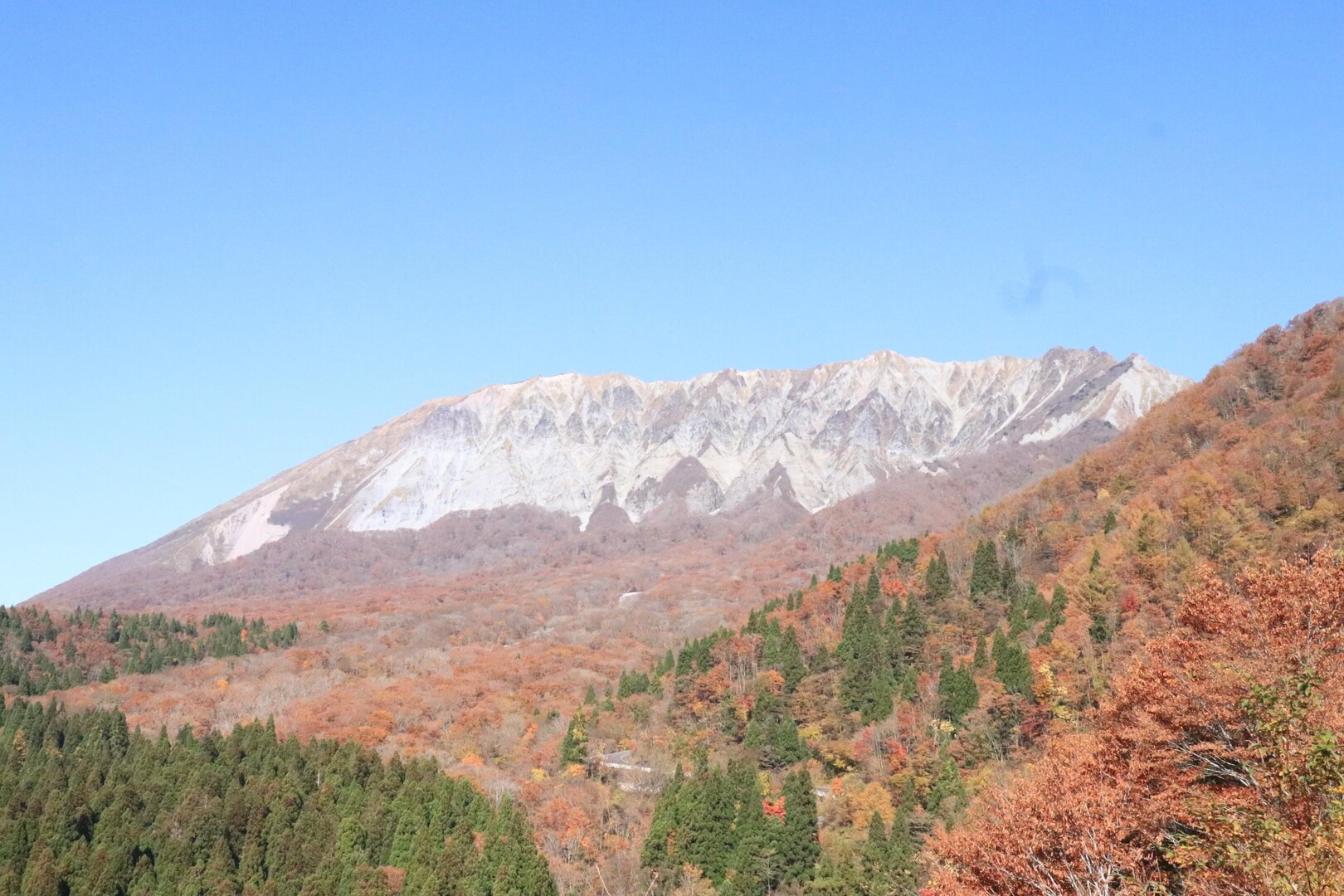 紅葉最盛期の大山と鍵掛峠 / Rpさんの大山・甲ヶ山・野田ヶ山の活動データ | YAMAP / ヤマップ