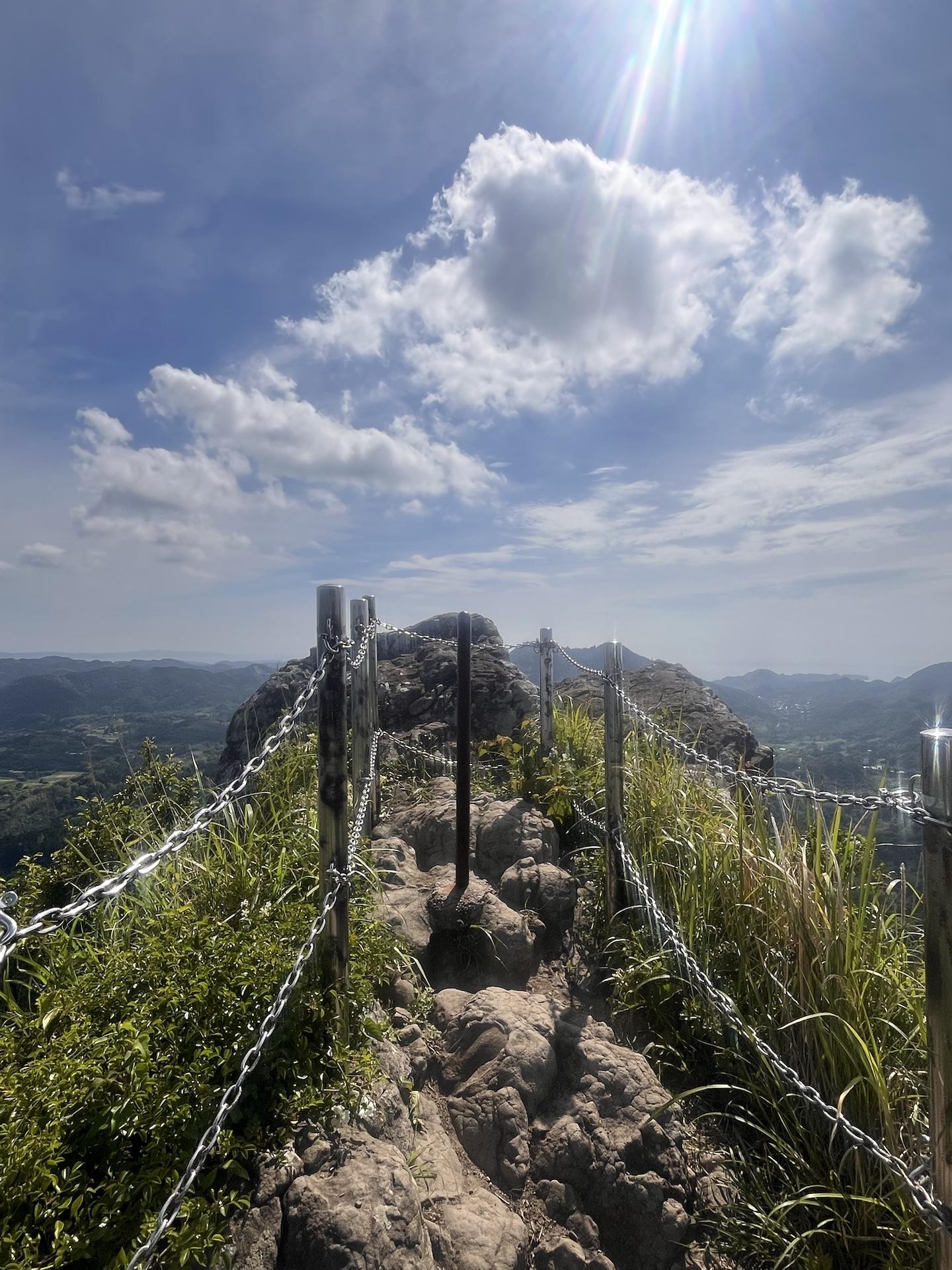 御殿山・伊予ヶ岳(南峰)・伊予ヶ岳(北峰)・富山(南峰, 観音峰)・富山(北峰, 金毘羅峰) / Lee Vickyさんの伊予ヶ岳・人骨山・津森山の活動データ | YAMAP / ヤマップ