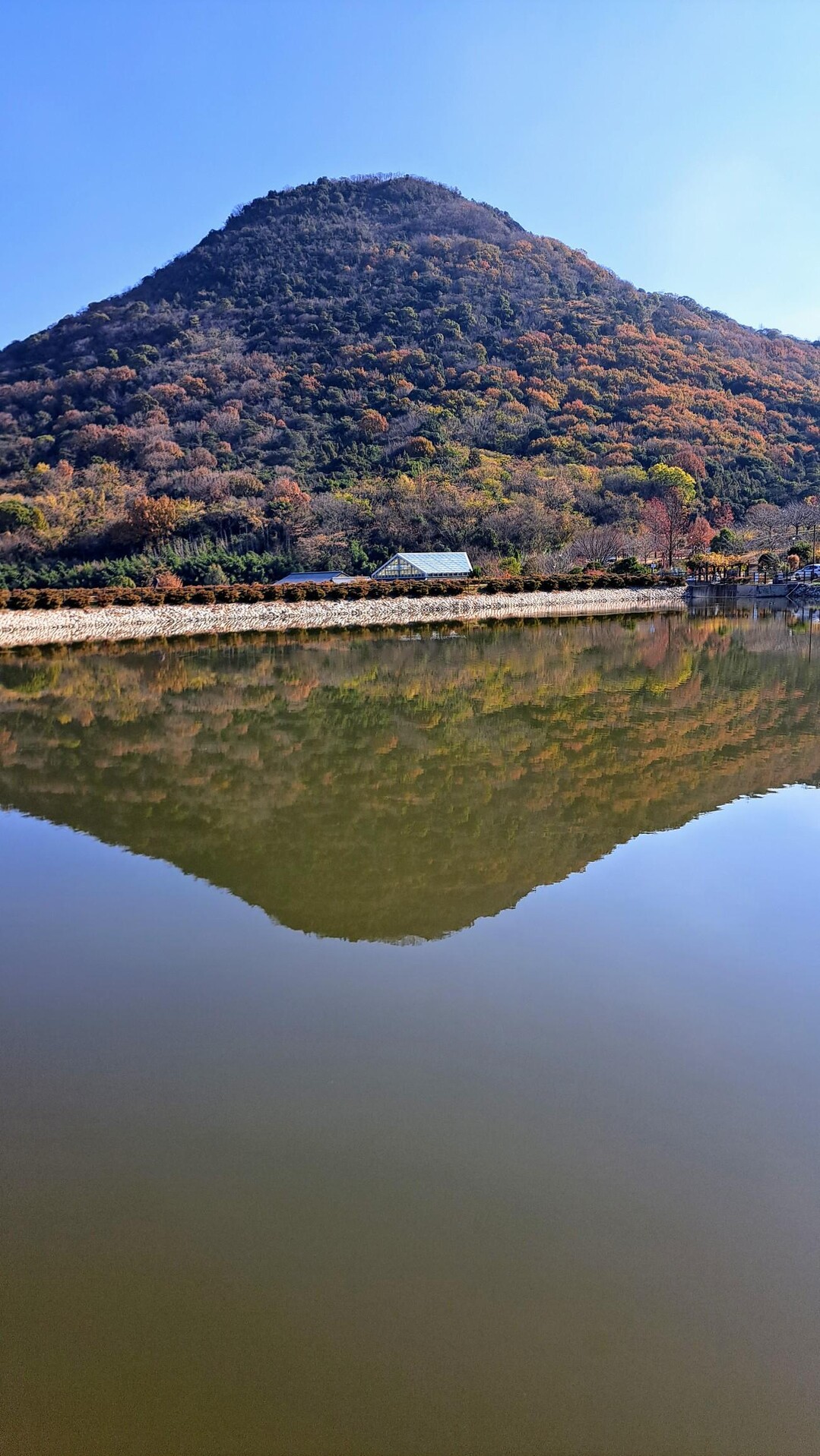 一つの湖面で三座を写す😁(o⌒∇⌒o)... / Guestコシアブラさんのモーメント | YAMAP / ヤマップ
