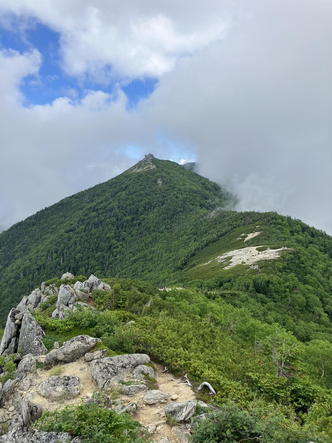 登山あるある「同じような写真撮りがち」 ... / マヘルシャラルハシバズさんのモーメント | YAMAP / ヤマップ
