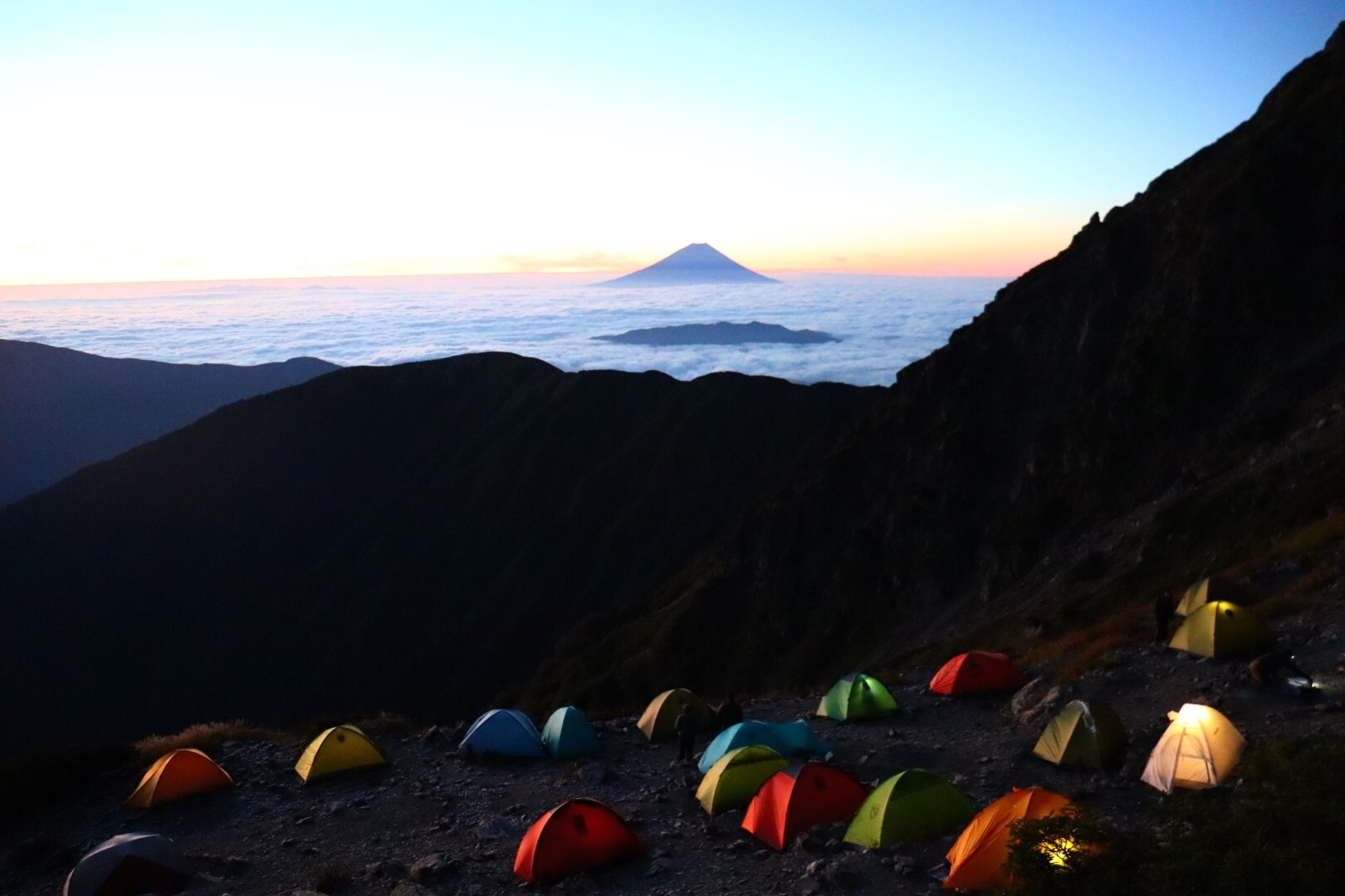 9/15(木) 【北岳 肩ノ小屋】で テ... / ⁺⊹/𝒔𝒘𝒕𝒏\*⁺さんのモーメント | YAMAP / ヤマップ