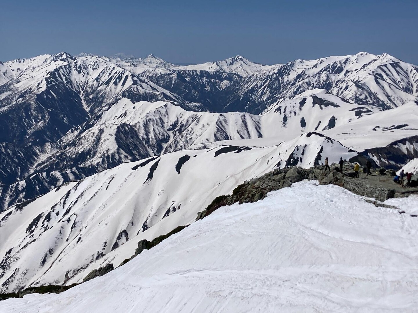 真っ白なフィールドは足跡のキャンバス。残雪の立山周回(雄山ー富士ノ折立ー真砂岳) / pagdoggyさんの立山・雄山・浄土山の活動データ | YAMAP / ヤマップ