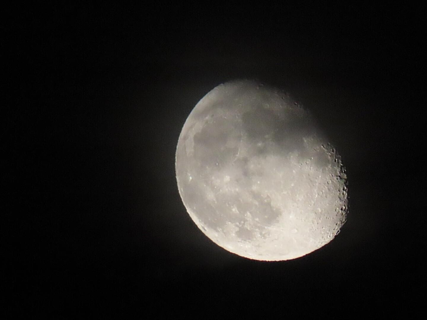 月が黄色く映えてたので、カメラでパシャリ... / hideさんのモーメント | YAMAP / ヤマップ