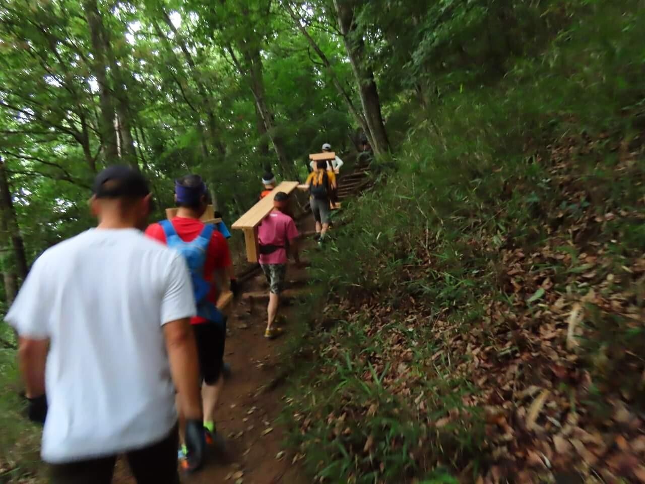 吾妻山山頂のテーブルセット 総勢18人... / ta2さんのモーメント | YAMAP / ヤマップ