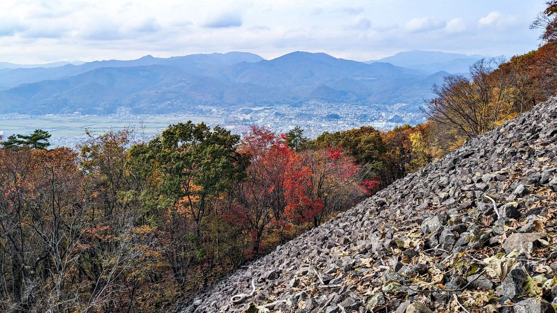 1座目、岩海が見事な三吉山 / noraさんの三吉山・葉山の活動データ | YAMAP / ヤマップ