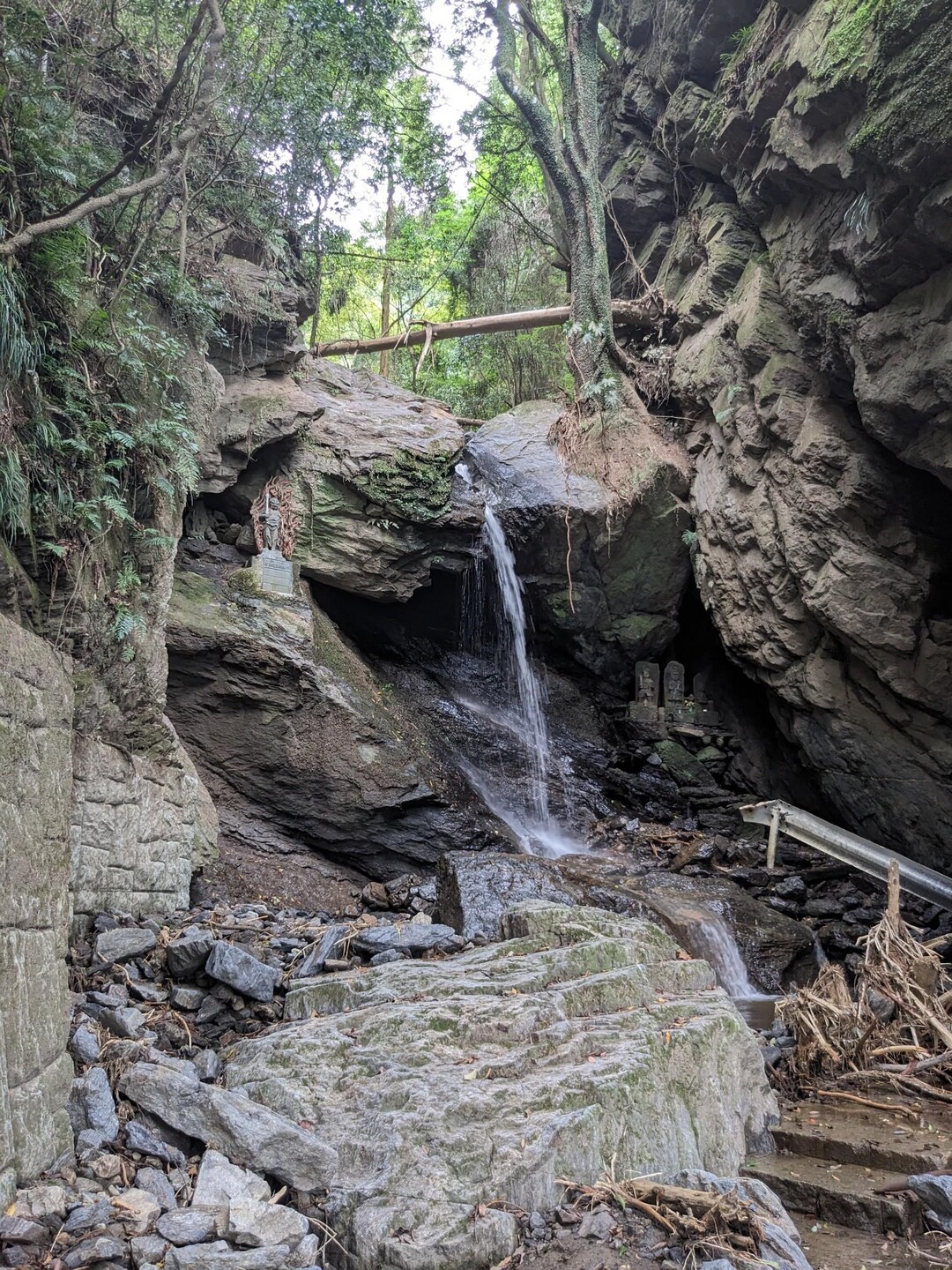 鰐口の滝 石仏群を確認 / mkhkさんの高良山・発心山・鷹取山の活動データ | YAMAP / ヤマップ