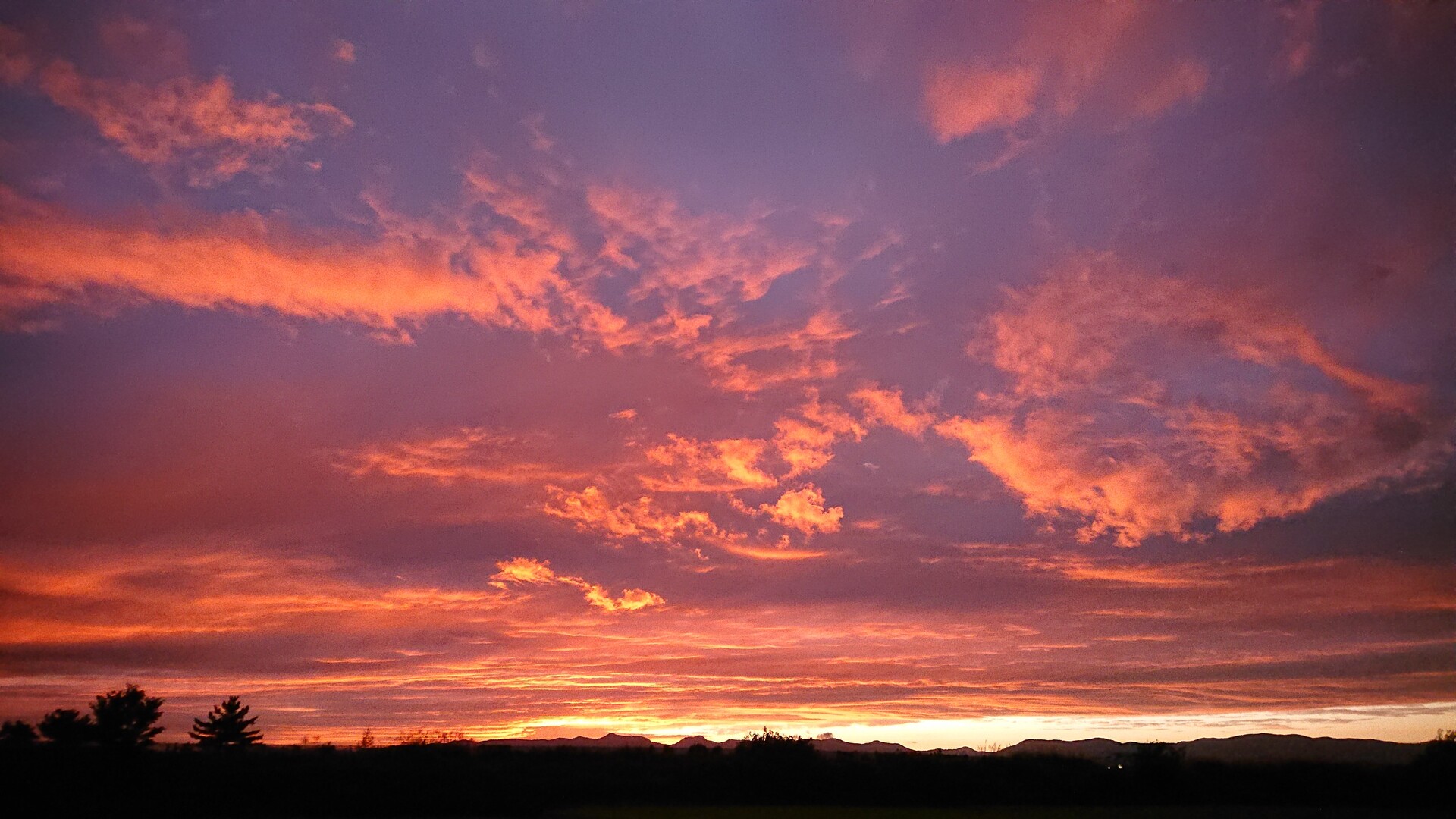 今日の夕焼け、空が燃えていました。 / まなっぷさんのモーメント | YAMAP / ヤマップ