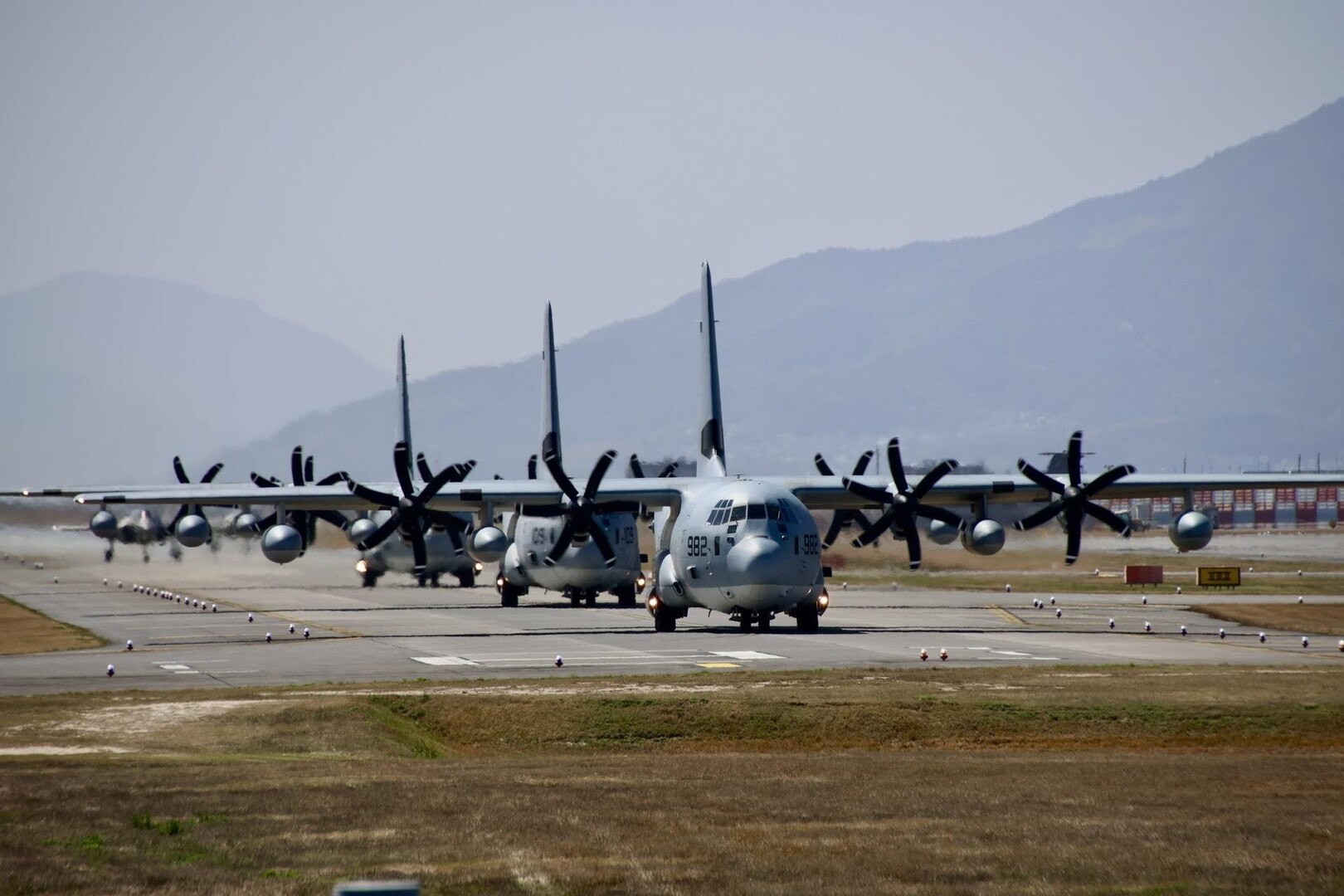 滑走路Special 輸送機の3機編隊が... / GONKEさんのモーメント | YAMAP / ヤマップ