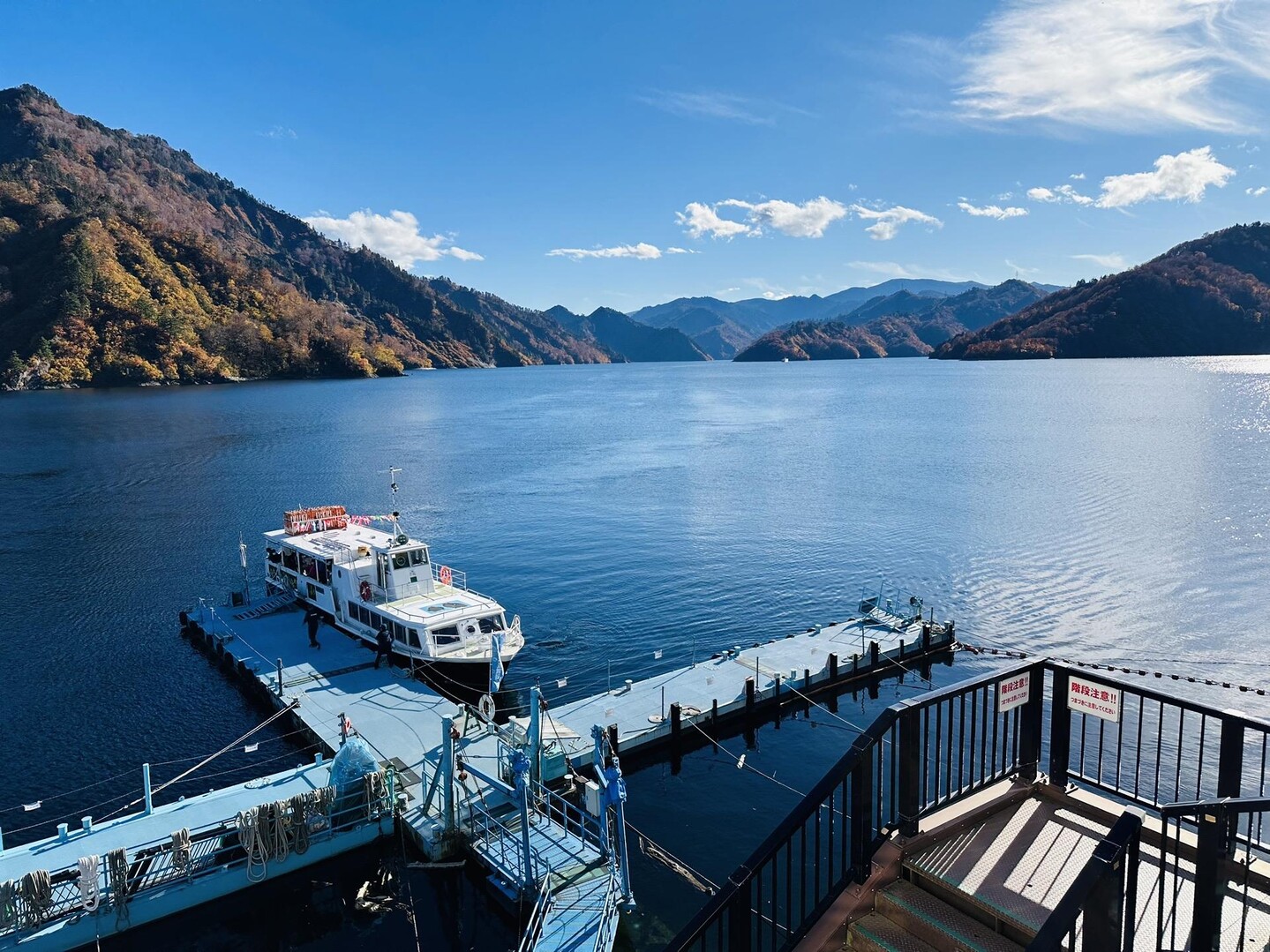 秘境 奥只見湖で🍁紅葉遊覧船 まさに紅... / otouさんのモーメント | YAMAP / ヤマップ