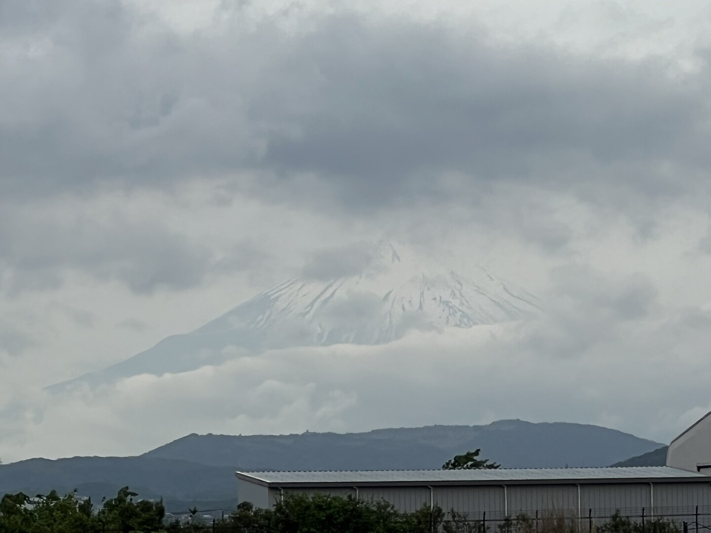 雲の隙間から富士山、一気に雪解けが進んで... / kilauea さんのモーメント | YAMAP / ヤマップ