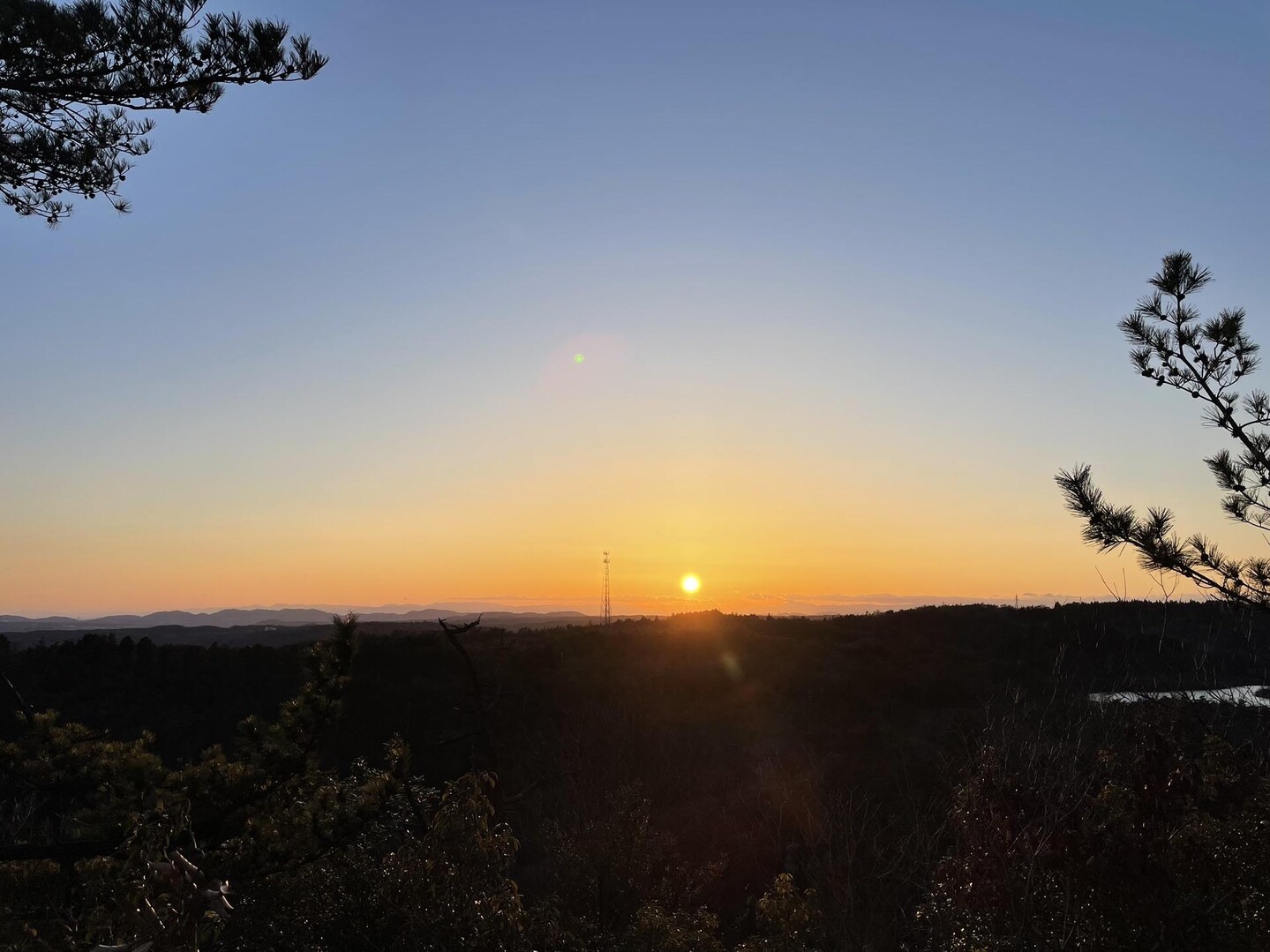 水晶山で夕日！明日から頑張ろう / MKSハイキングさんのモーメント | YAMAP / ヤマップ