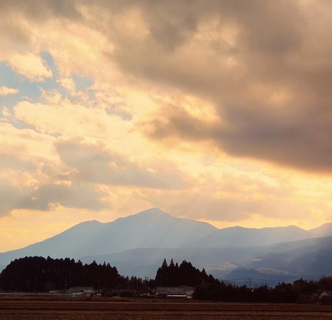 年の暮れ… 🌇今日の夕刻 何かが降臨し... / Re（陽だまり）さんのモーメント | YAMAP / ヤマップ