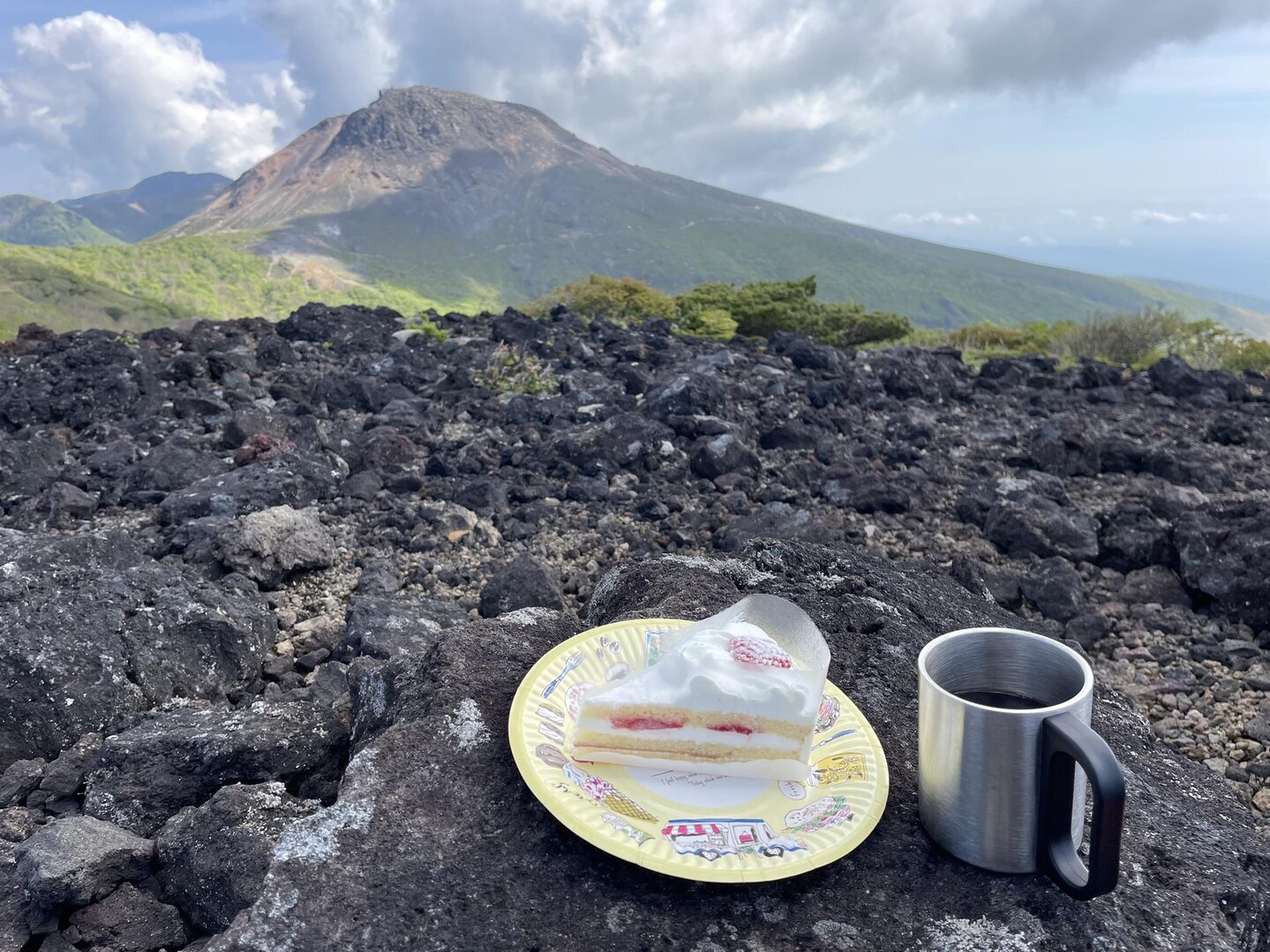 山頂飯対決(南月山) / のりちゃんさんの茶臼岳（那須岳）・三本槍岳・赤面山の活動データ | YAMAP / ヤマップ