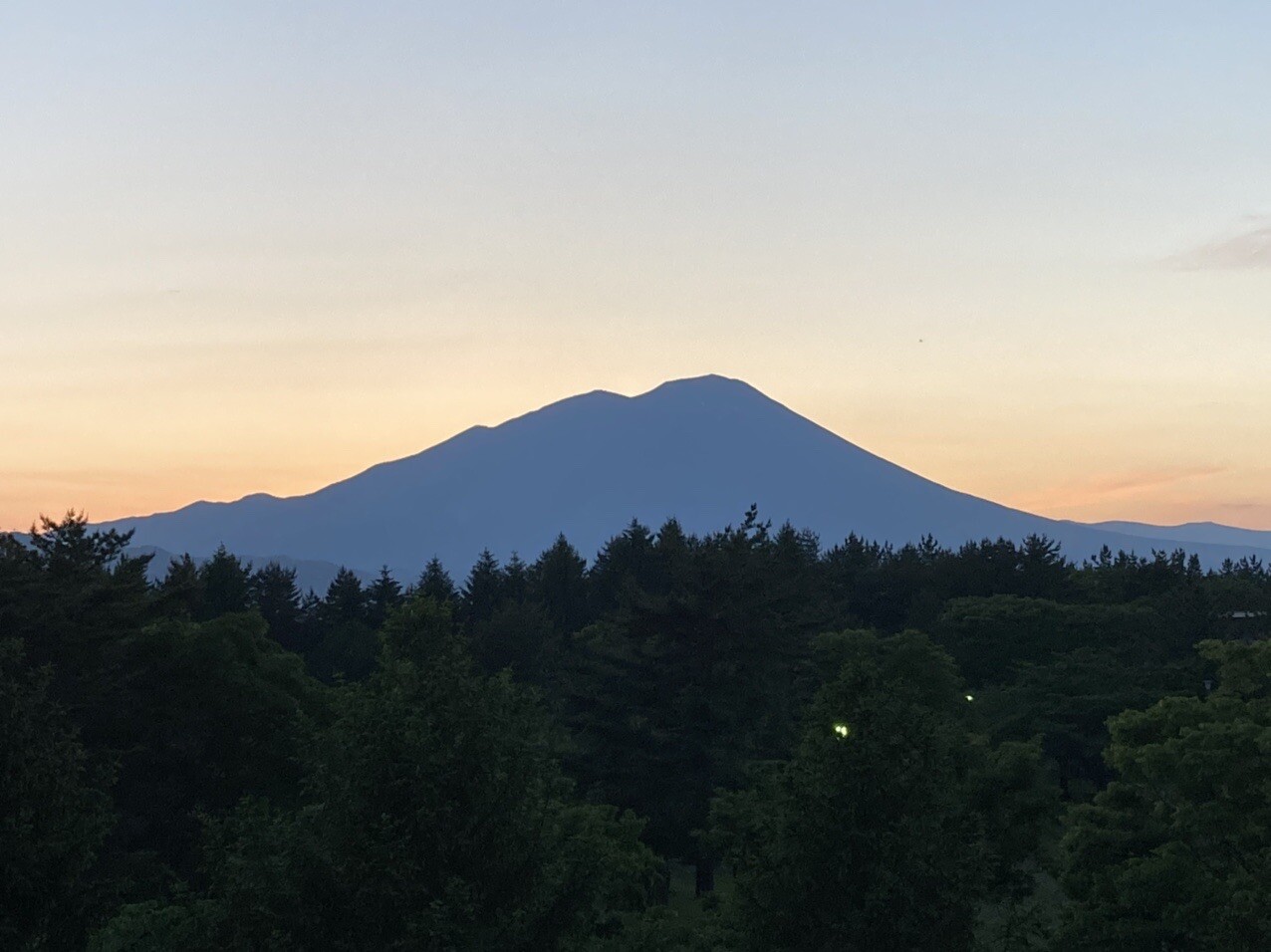 夕焼けと岩手山。コントラストが綺麗だね。... / ヤッホイバナナ さんのモーメント | YAMAP / ヤマップ