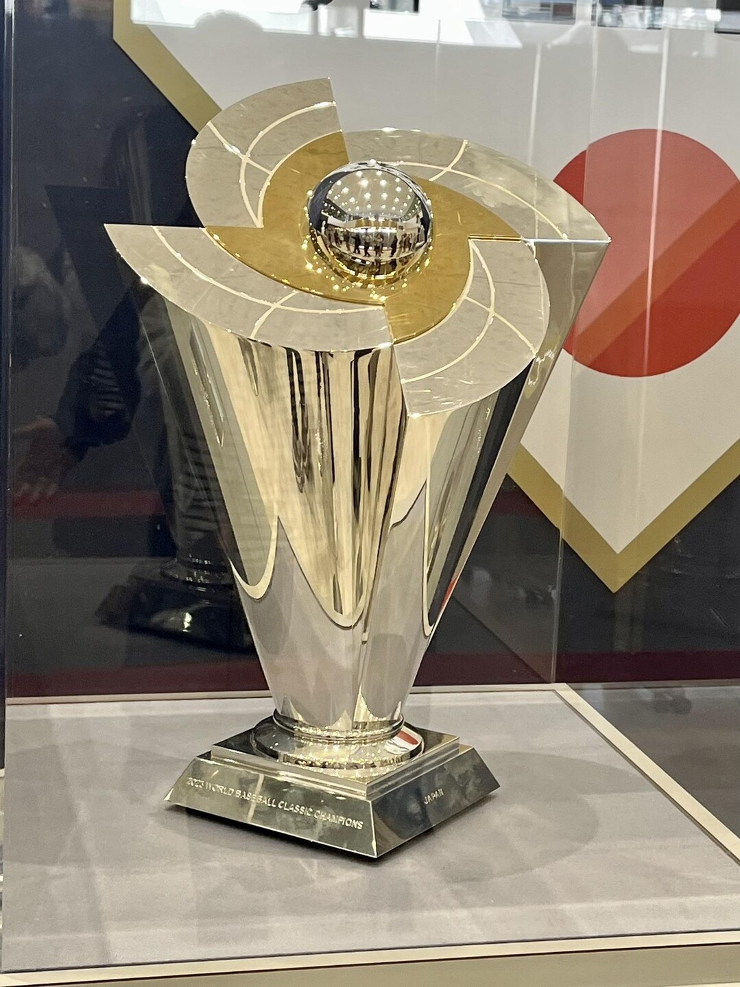 WBCの優勝トロフィー🏆が、マツダスタ... / leoleonさんのモーメント | YAMAP / ヤマップ