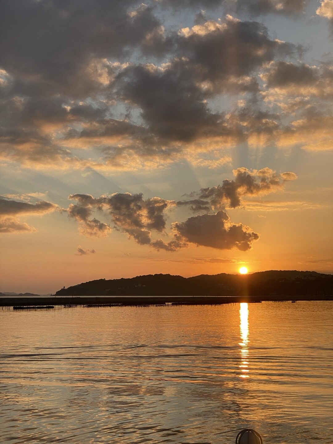 瀬戸内海に沈む夕日 岡山県・牛窓 / HIRO_mさんのモーメント | YAMAP / ヤマップ