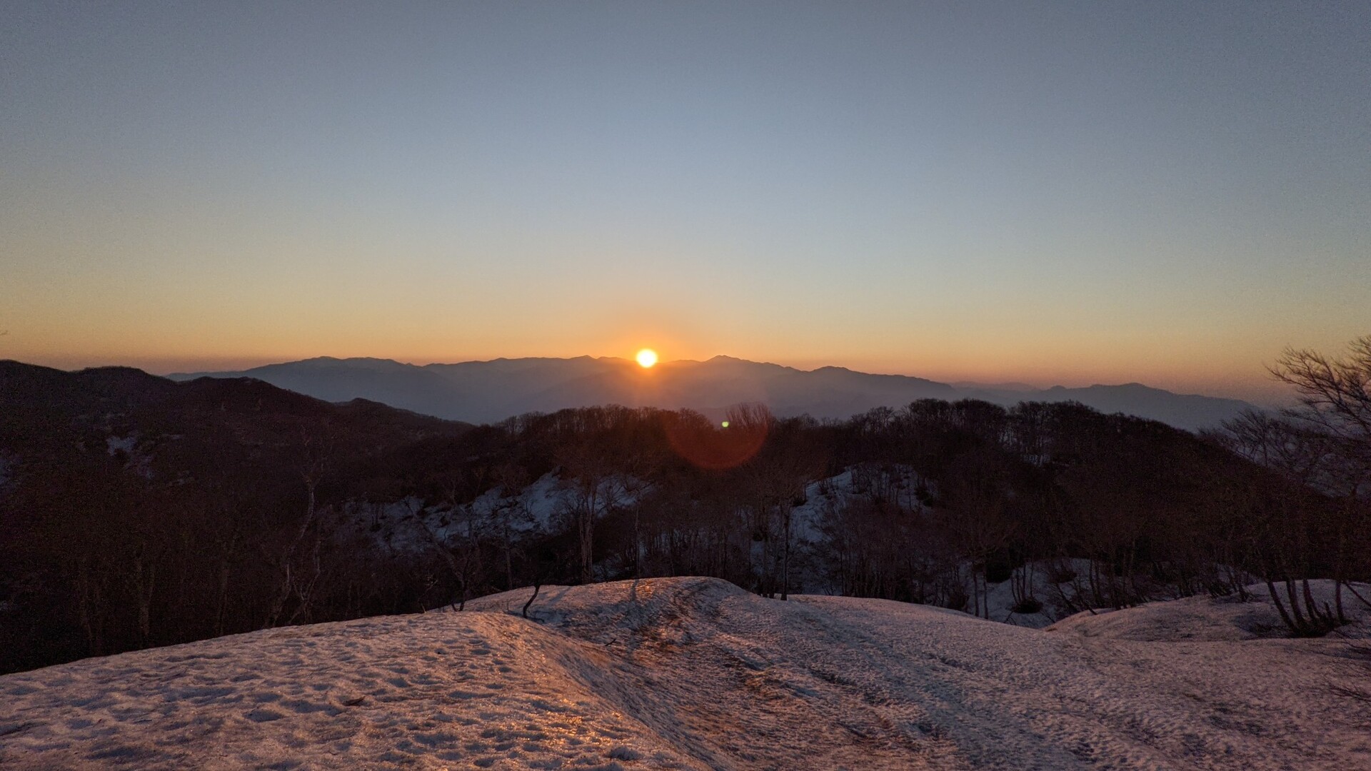 五頭山頂から眺める日の出サイコー日の出 / やじん1978さんのモーメント | YAMAP / ヤマップ
