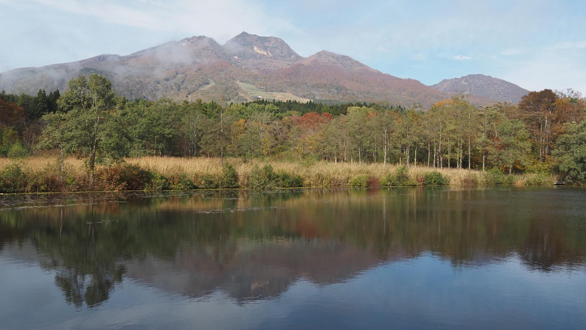 イモリ池から望む妙高山。風があってリフレ... / ku-さんのモーメント | YAMAP / ヤマップ