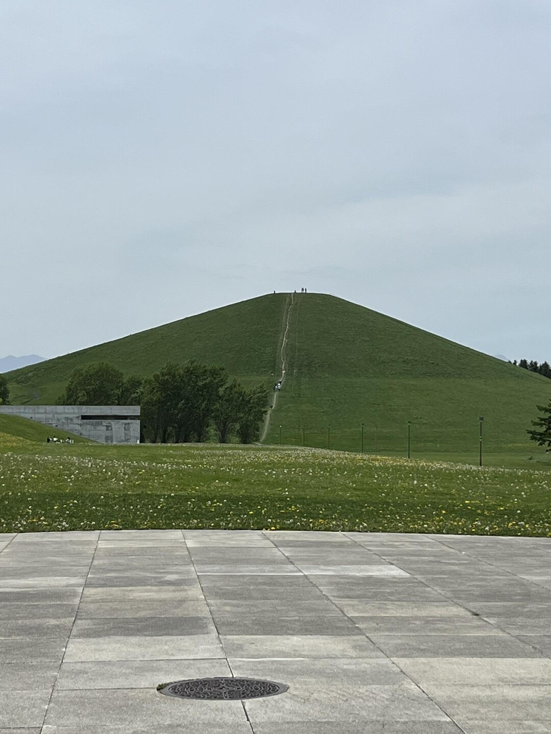 イサムノグチの作品に登る。モエレ山 / 横道亭mitsuさんのモエレ山の活動データ | YAMAP / ヤマップ