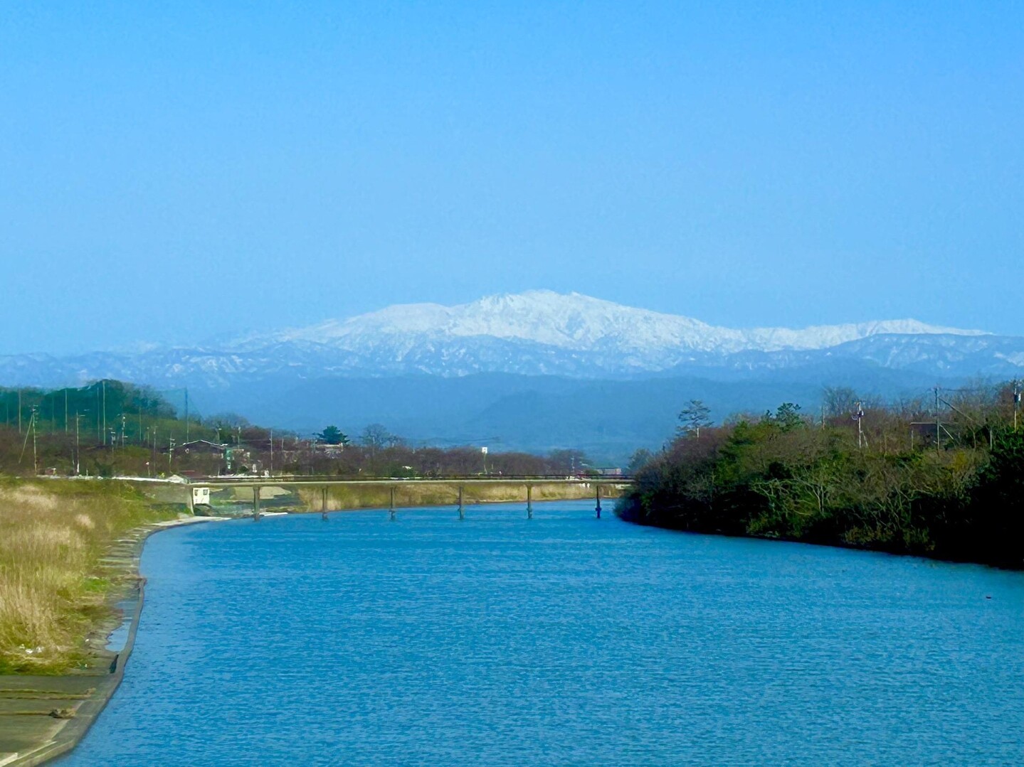 春霞に浮かぶ霊峰白山 見送られ走る北陸道... / mineさんのモーメント | YAMAP / ヤマップ