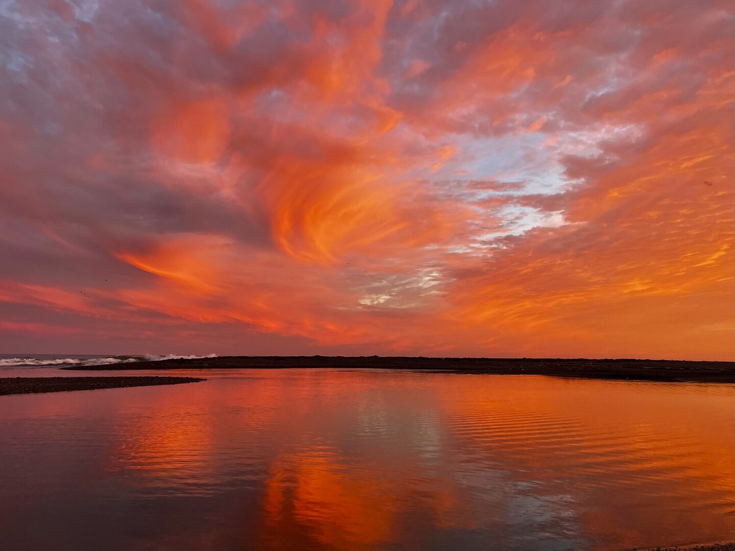 経験則から、秋になると空が焼ける。 社万... / TETSUさんのモーメント | YAMAP / ヤマップ
