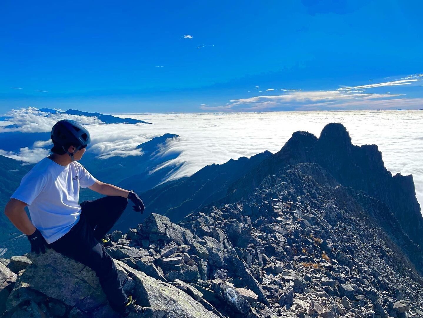 奥穂高岳山頂から望むジャンダルム / tomyさんの槍ヶ岳・穂高岳・上高地の活動データ | YAMAP / ヤマップ