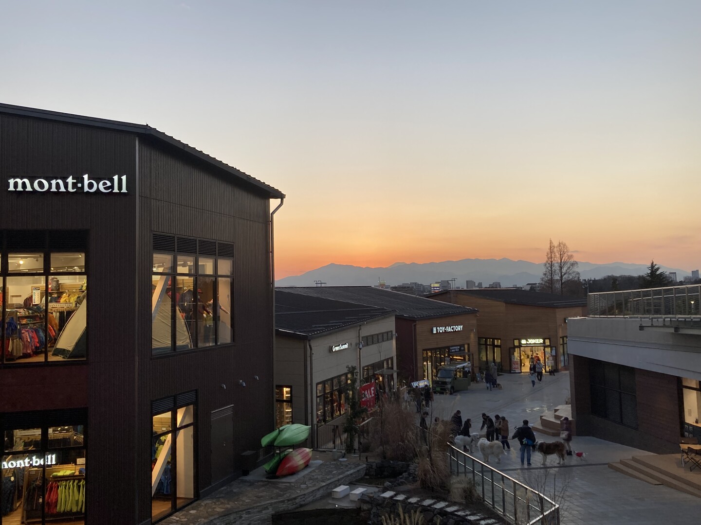 行きつけのモンベルと富士山、丹沢山塊の眺... / orihinukさんのモーメント | YAMAP / ヤマップ