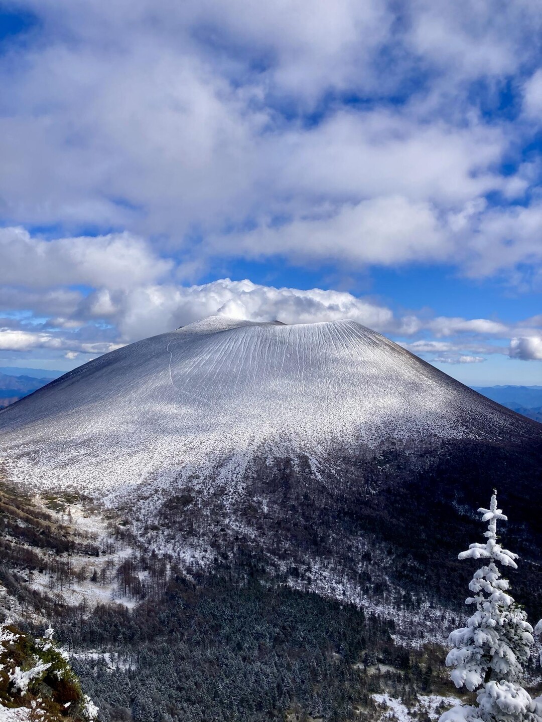 浅間山冠雪。 粉砂糖かけすぎのガトーシ... / Mt.Mikiさんのモーメント | YAMAP / ヤマップ