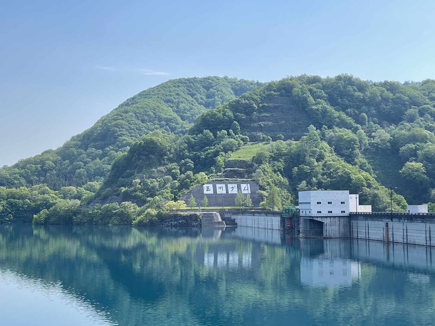 この時期の玉川ダムは、新緑と水の青さが気... / やすさんのモーメント | YAMAP / ヤマップ