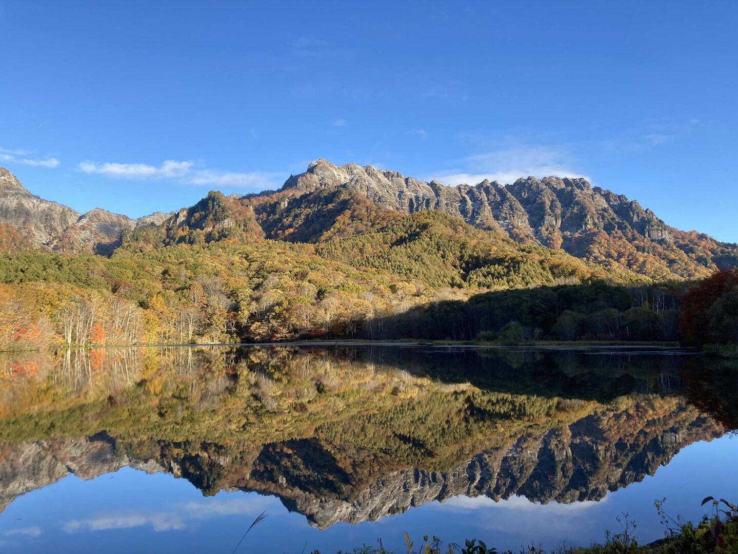 鏡池🍁紅葉狩り 早朝から車たくさん ... / mikan.33さんのモーメント | YAMAP / ヤマップ
