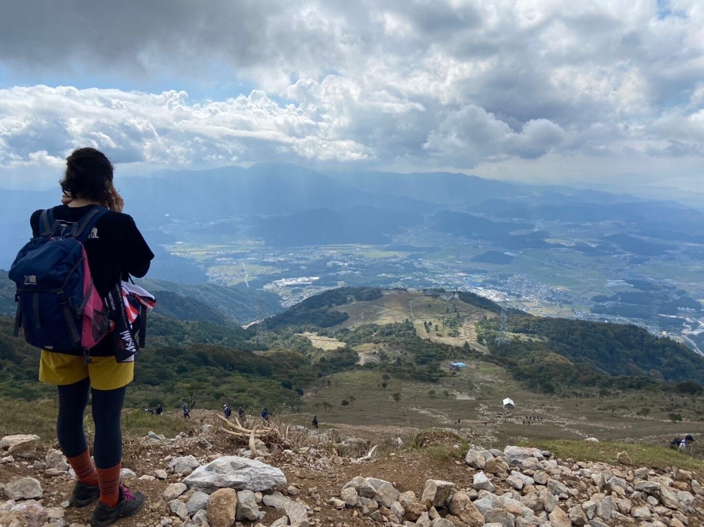 登山途中に仕事の電話だよ😂壮大な景色で... / Yamaikoさんのモーメント | YAMAP / ヤマップ