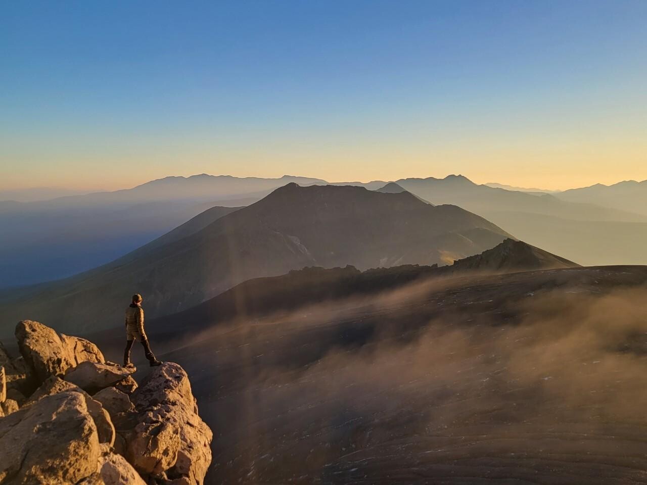 SUNRISE🌅＆GURURI🥾 十勝岳・上ホロ🐢ットク山 ・上富良野岳・三段山 / makyさんの十勝岳・富良野岳・美瑛岳の活動データ | YAMAP / ヤマップ