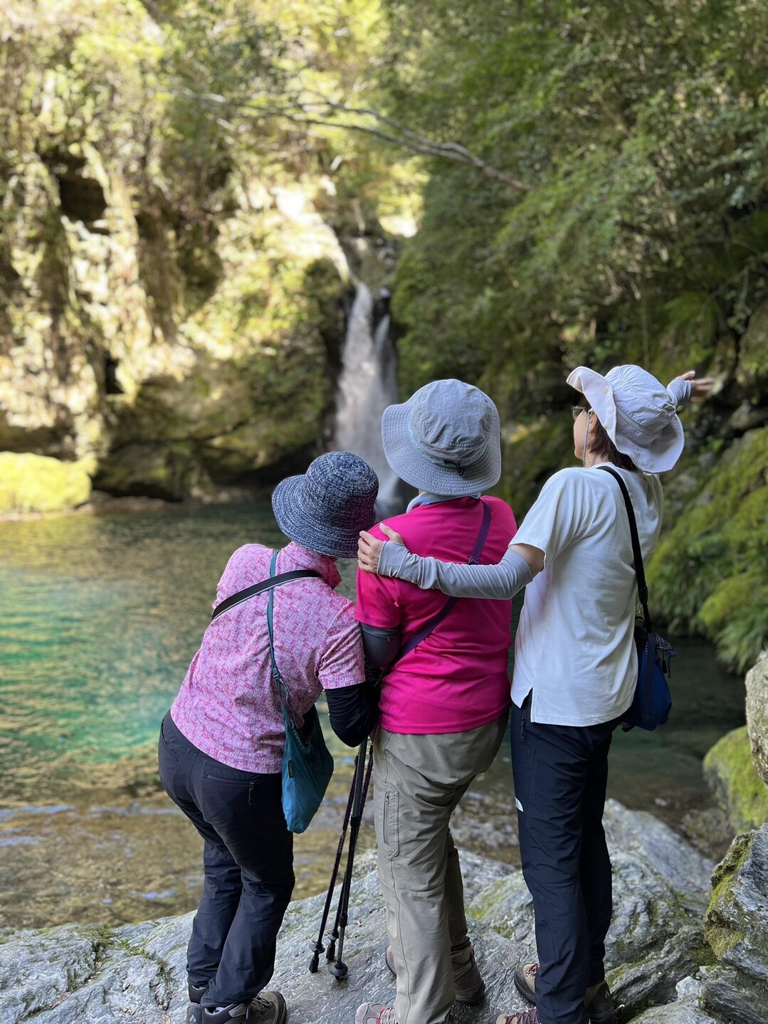 にこ淵・伊予富士：ハシャギ過ぎたかな私達😆 / mipiさんの瓶ヶ森・伊予富士の活動日記 | YAMAP / ヤマップ