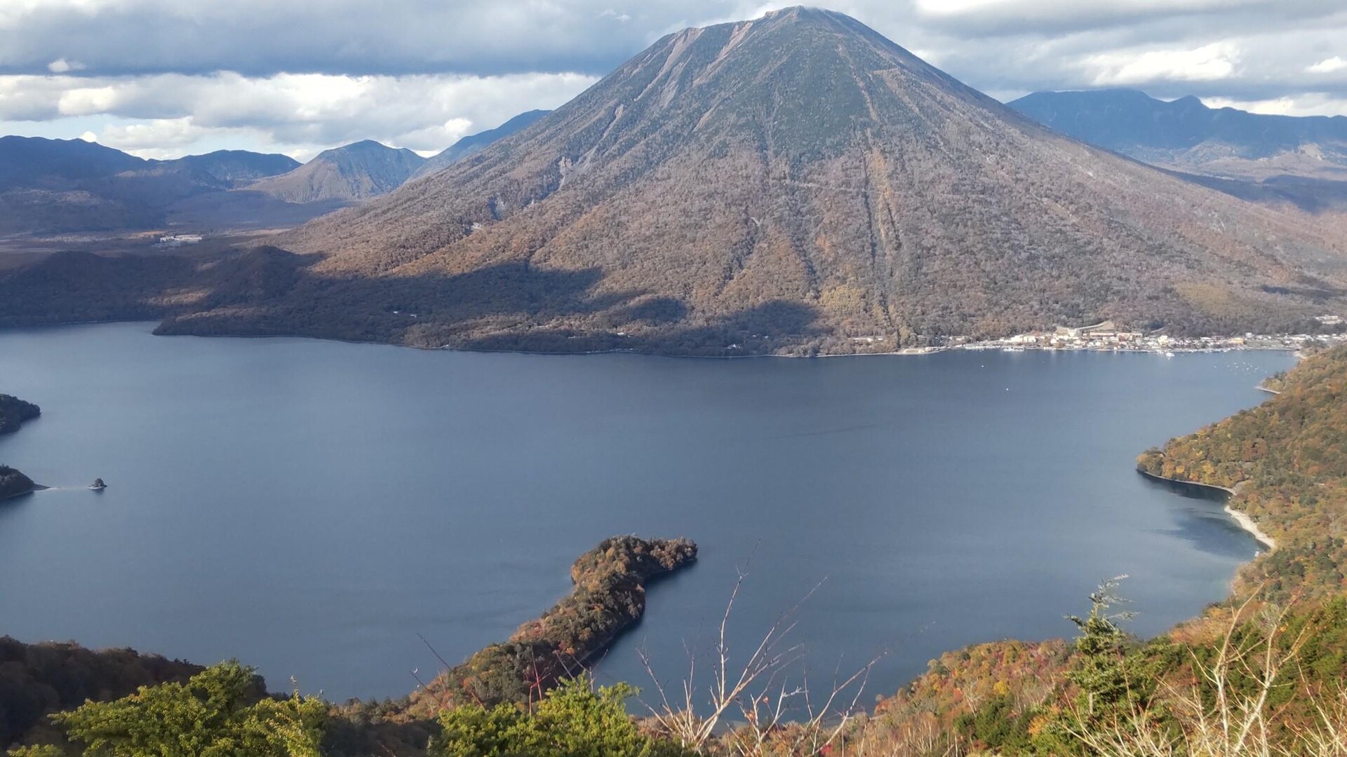 半月山展望台へお山歩👣 after腹ペコ🐽チャージ🤤 / yamanchuさんの社山・半月山の活動データ | YAMAP / ヤマップ