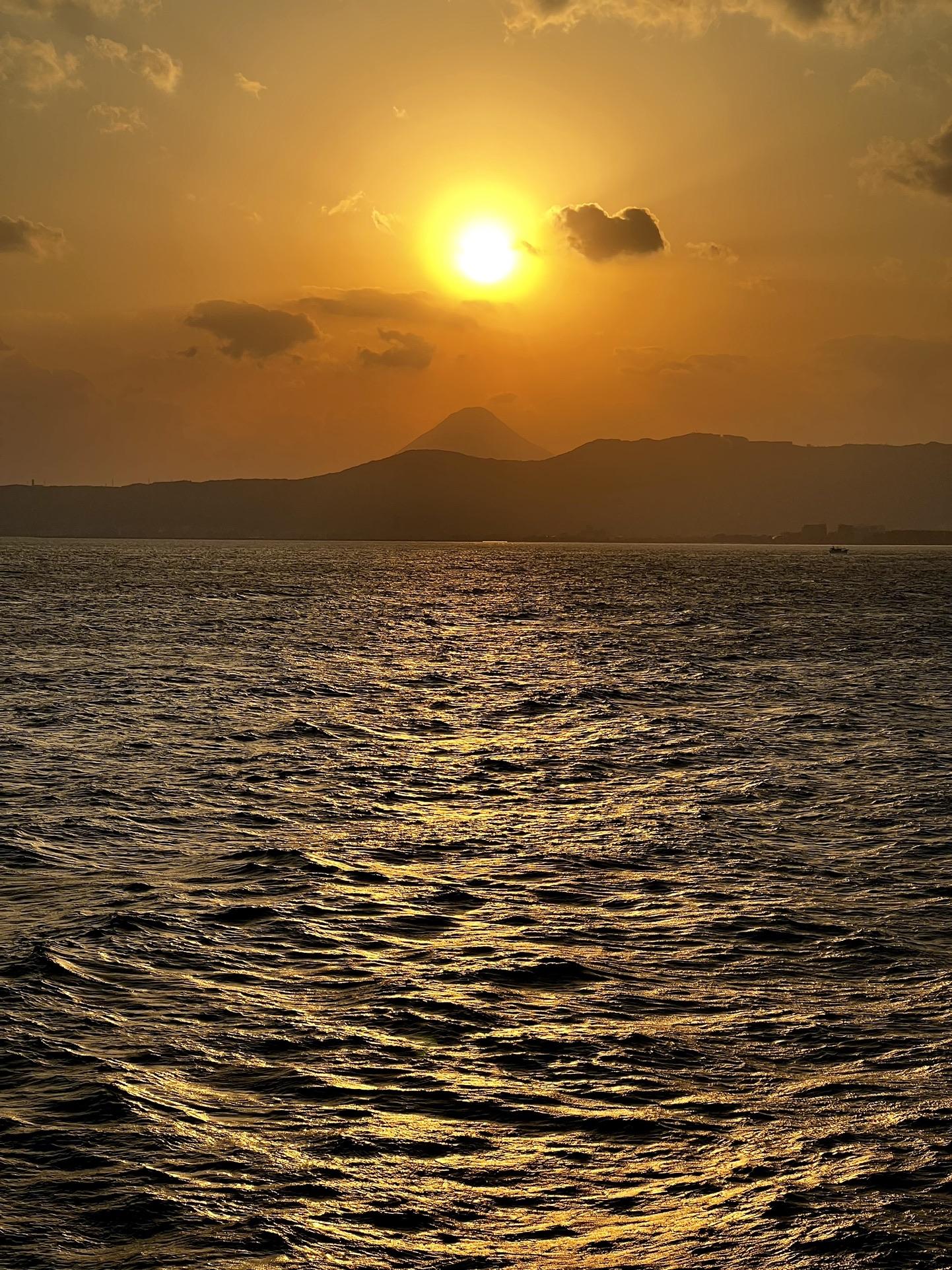 Sunset and 開聞岳 / Bii&Guunさんのモーメント | YAMAP / ヤマップ