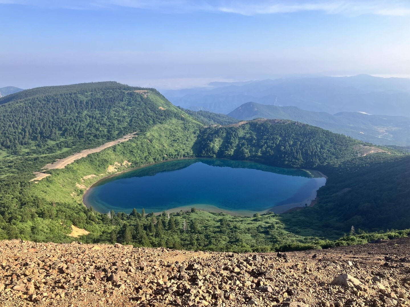 早朝の一切経山 – 青春18きっぷ登山⛰️ / KIYAtさんの吾妻山・一切経山の活動データ | YAMAP / ヤマップ