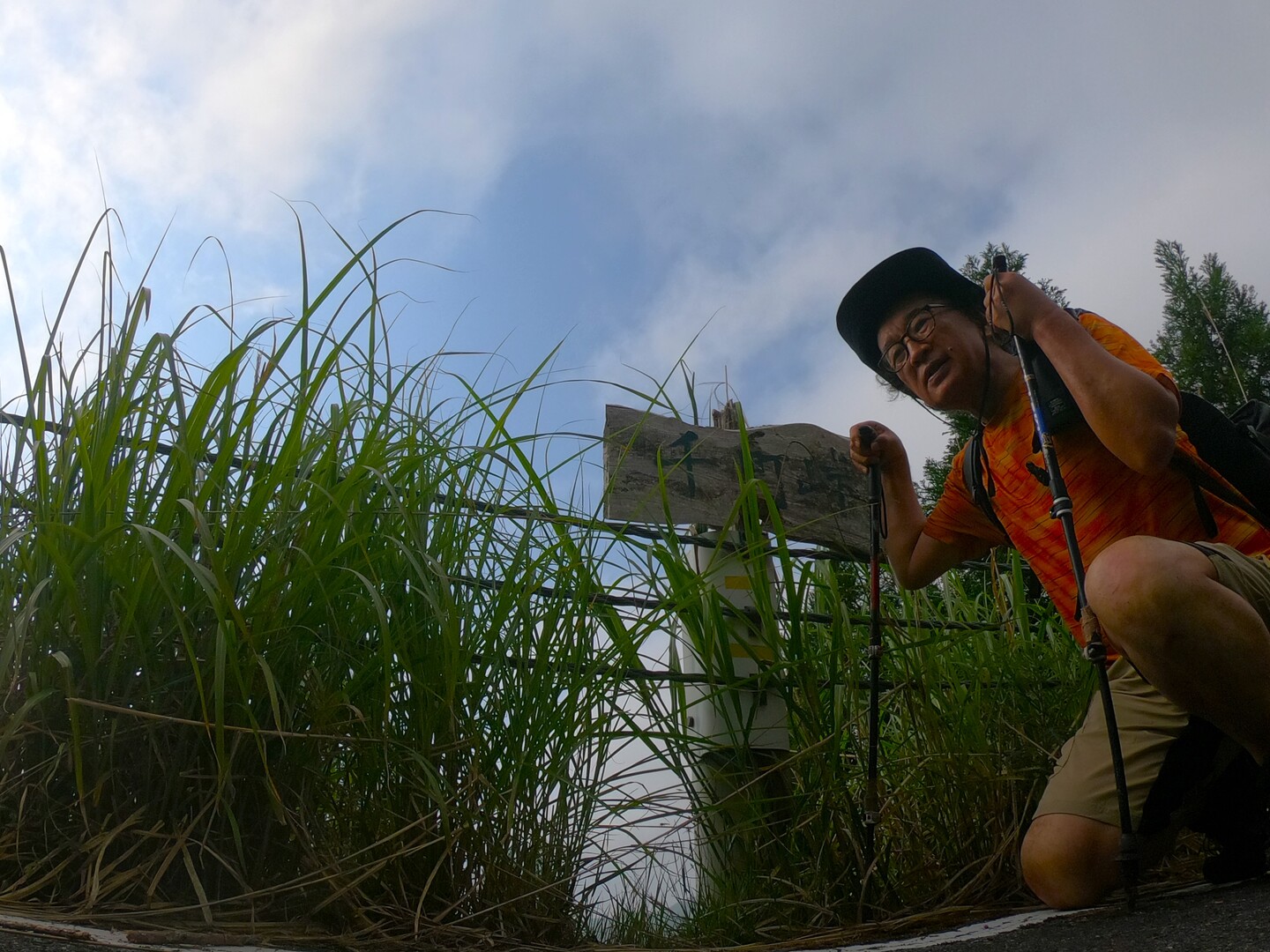 段ヶ峰から「草木」へ下る!! 初の60kmウォークにchallenge!! / 段ヶ峰・笠杉山・千町ヶ峰の写真17枚目 / 千町峠到着 めったに撮らない 千町峠標識 | YAMAP / ヤマップ