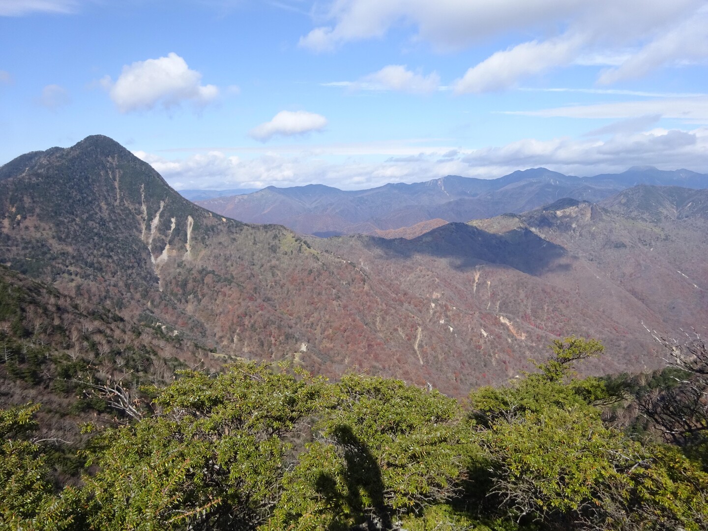 湯元温泉から皇海山へ 下山は庚申山を経て原向駅へ / 0041さんの日光白根山・五色山・錫ヶ岳の活動データ | YAMAP / ヤマップ