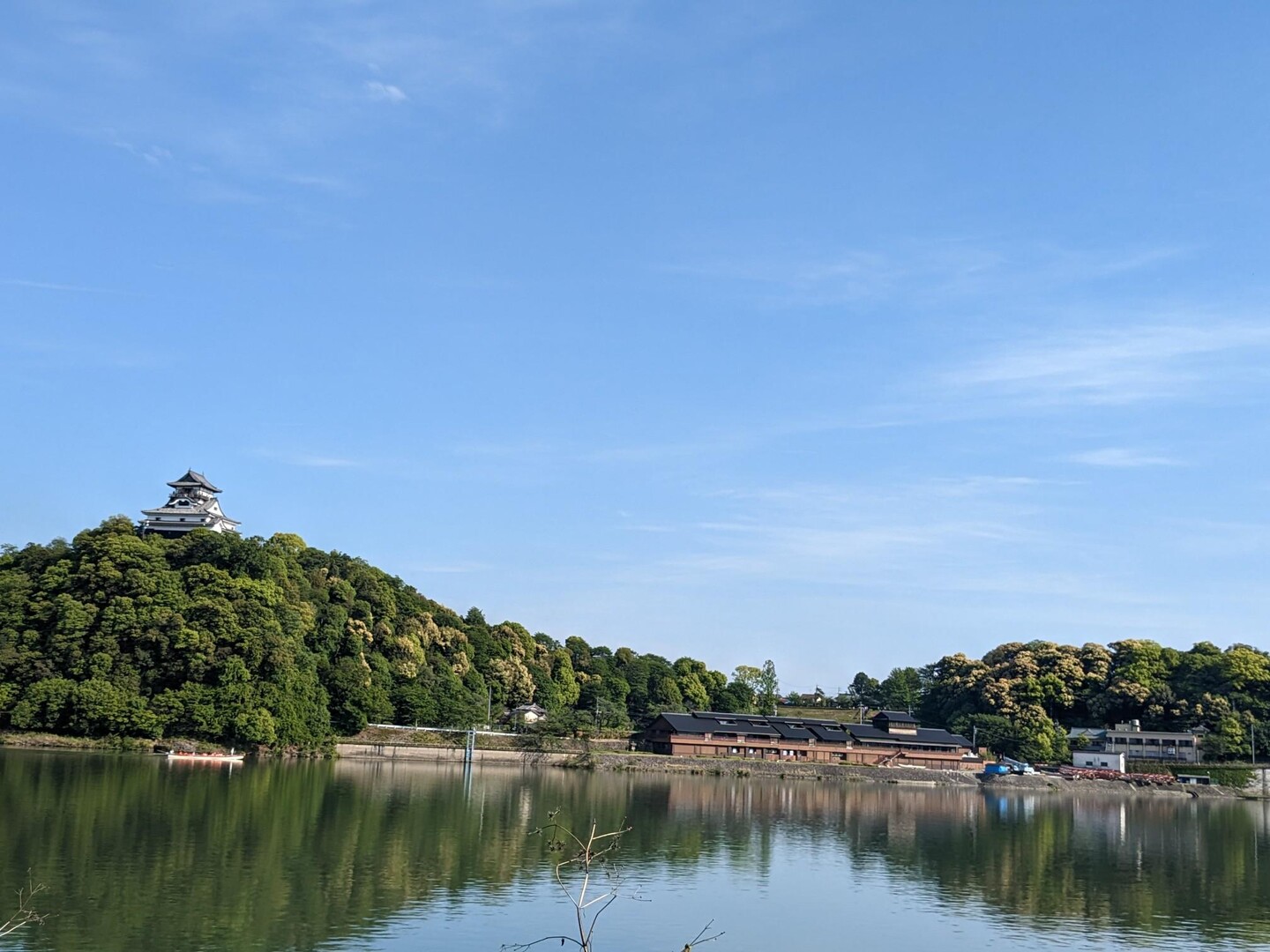 対岸からの犬山城・迎帆楼・ライン大橋 / iwaakiさんのモーメント | YAMAP / ヤマップ