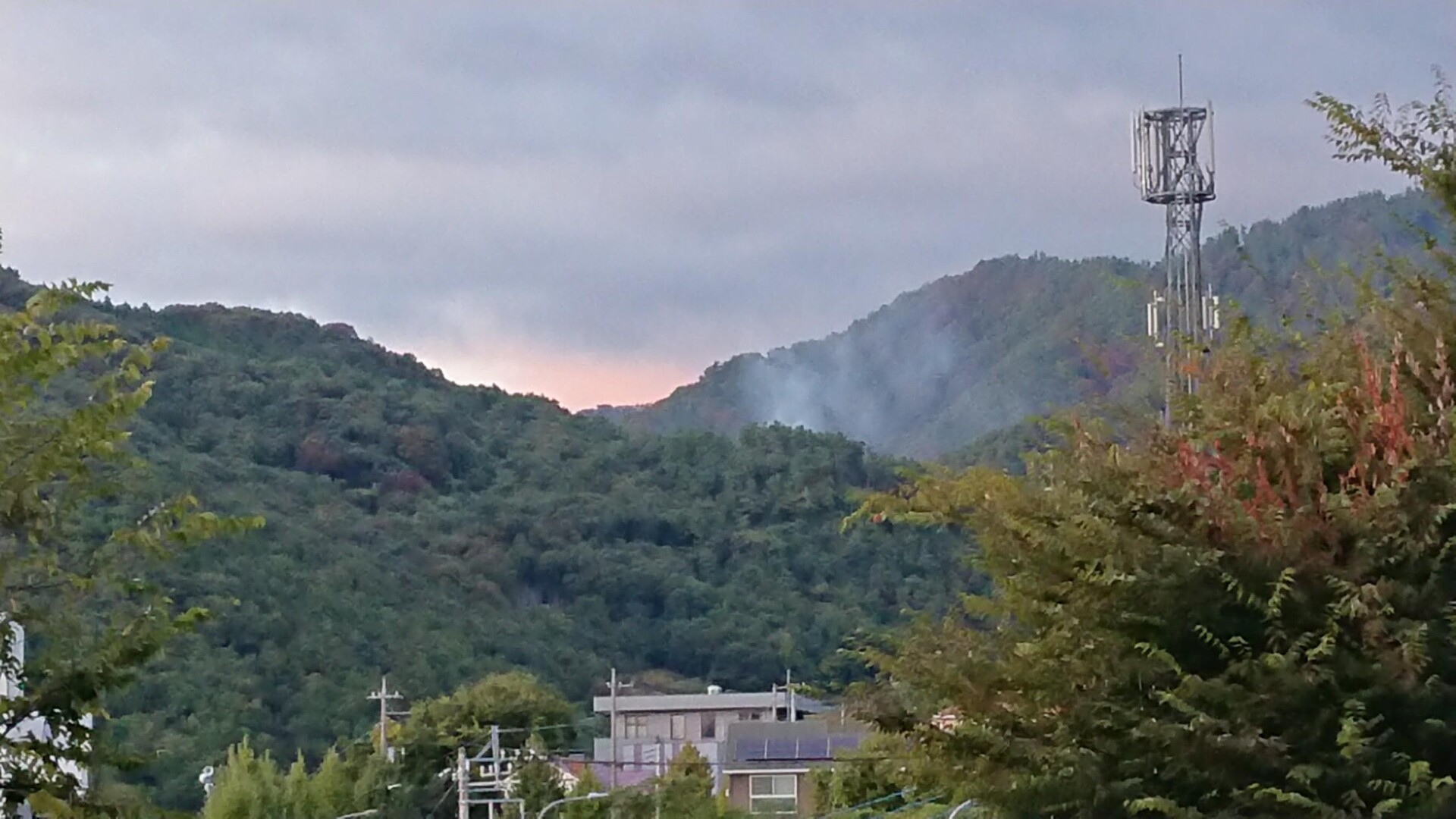 山火事です🔥 甲府市の茶道峠付近かと思... / mt.8ninさんのモーメント | YAMAP / ヤマップ