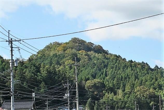 大蛇と恐れた大河に望む上之郷城跡登城した2022-10-31 / AHホッシーさんの仏経山・高瀬山・大黒山の活動データ | YAMAP / ヤマップ
