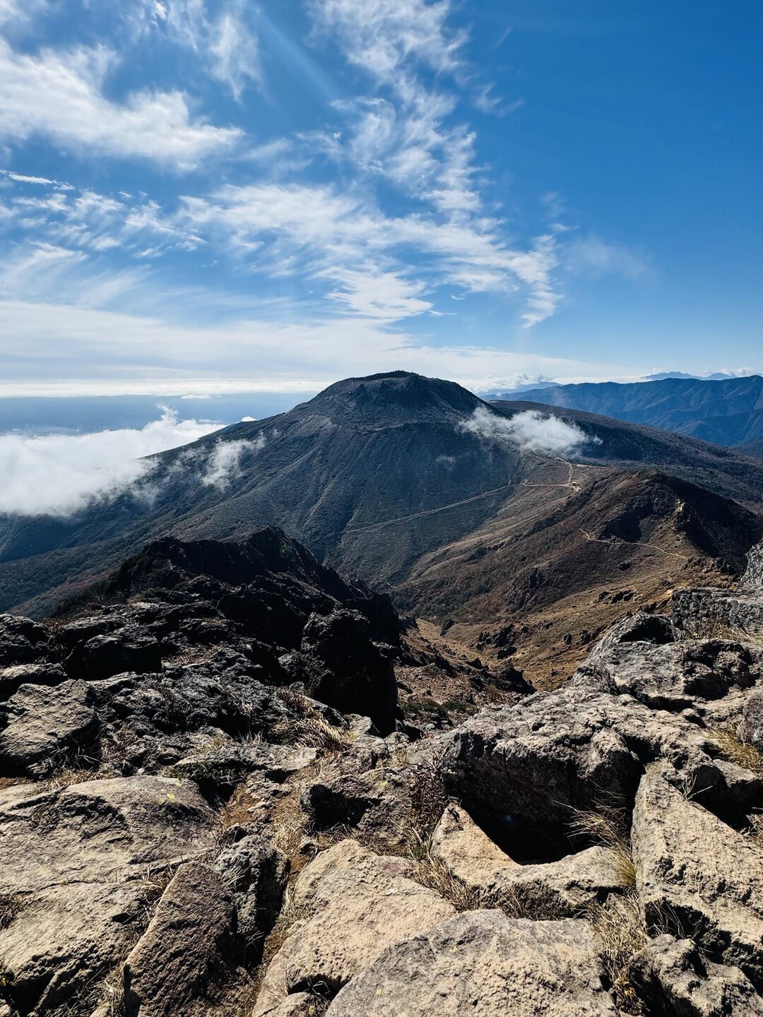 剣が峰・1900m峰・三本槍岳・朝日岳 / ayakaさんの茶臼岳（那須岳）・三本槍岳・赤面山の活動データ | YAMAP / ヤマップ