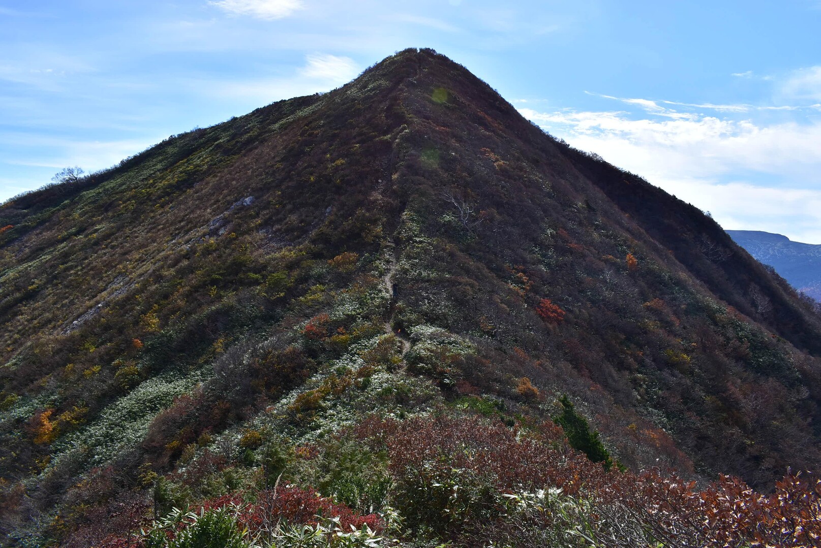 切り立った稜線歩きと、360度の眺めが最高‼️😄雁戸山・カケスガ峰 2022-10-21 / みほりんさんの蔵王山・雁戸山・不忘山の活動データ | YAMAP / ヤマップ