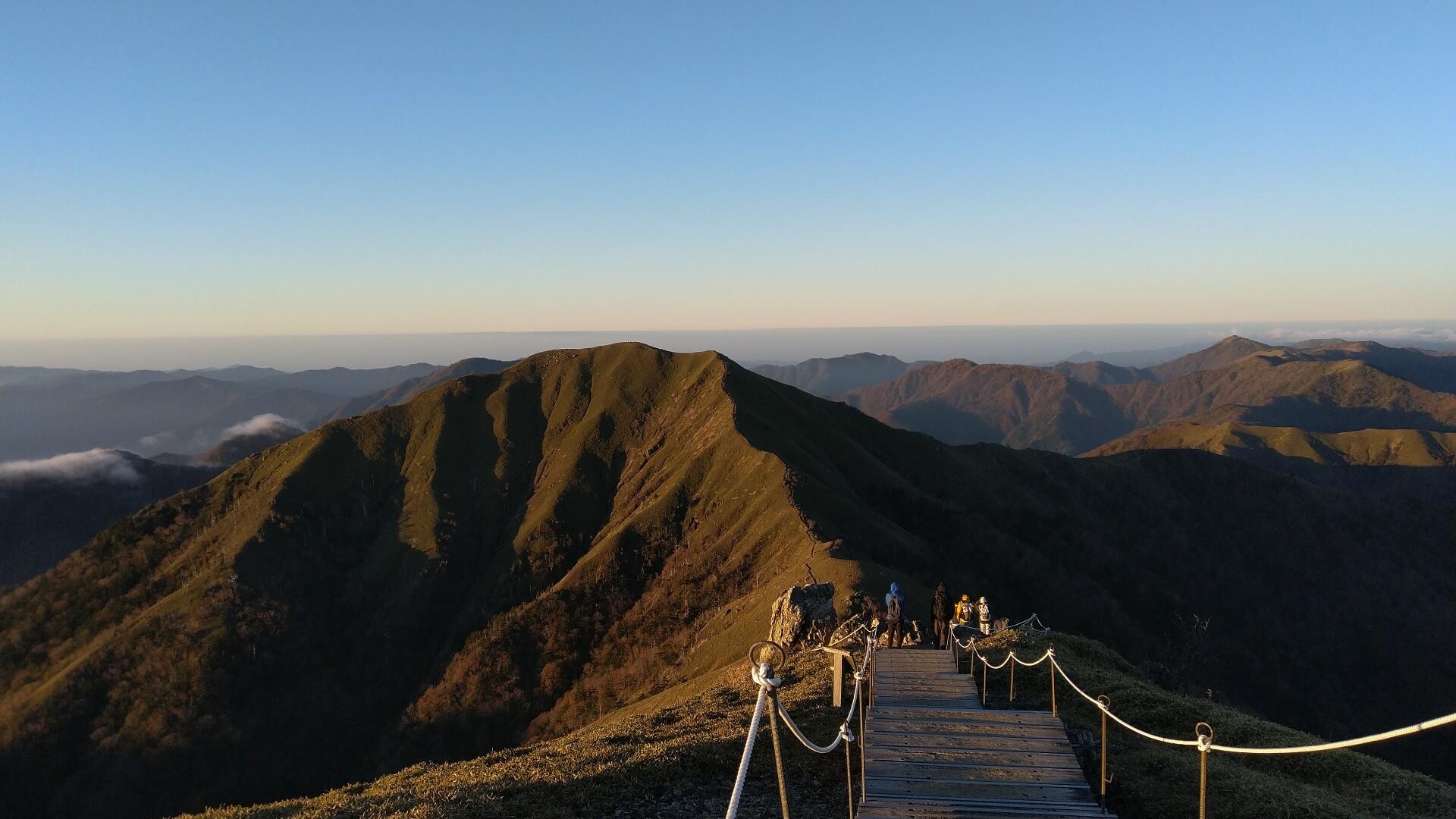 R6.11.4 剣山から次郎笈の絶景山陵 / えつこさんの剣山の活動データ | YAMAP / ヤマップ