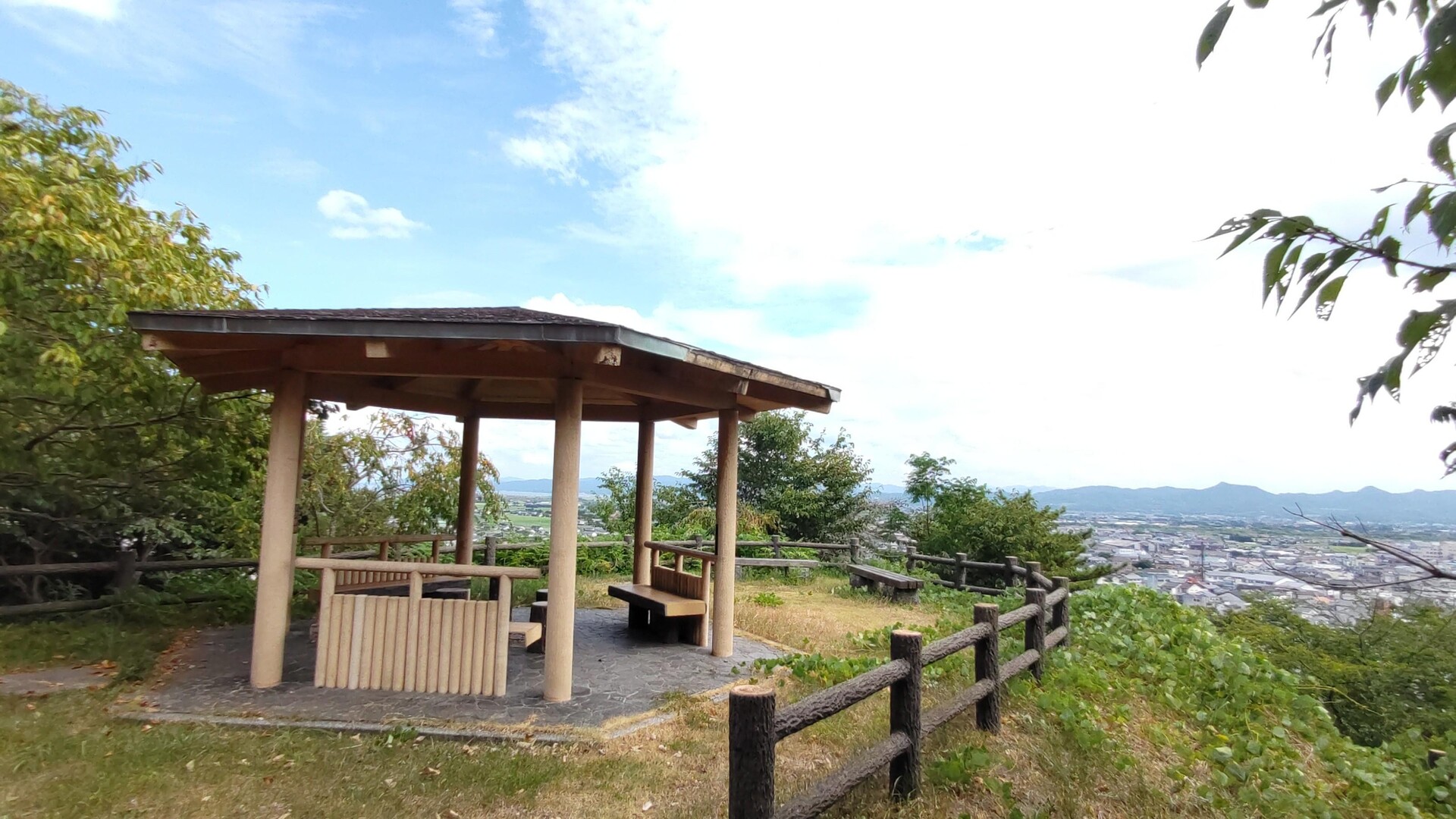 愛宕山 〜摺木山 山の日バッジどっちで？-2024-08-20 / さんちょtbさんの摺木山の活動データ | YAMAP / ヤマップ