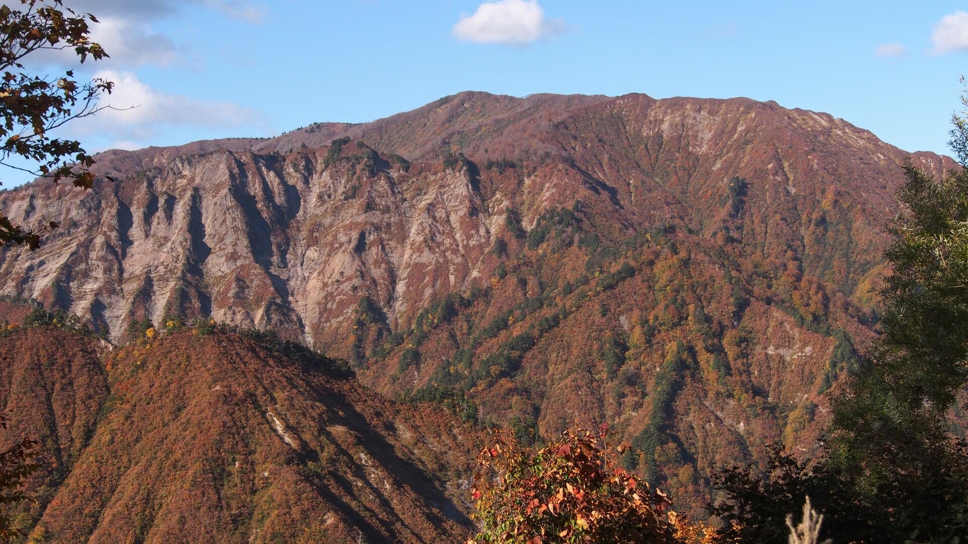 紅葉とスラブに見とれて 刈り始めも大幅遅... / gk-cnさんのモーメント | YAMAP / ヤマップ